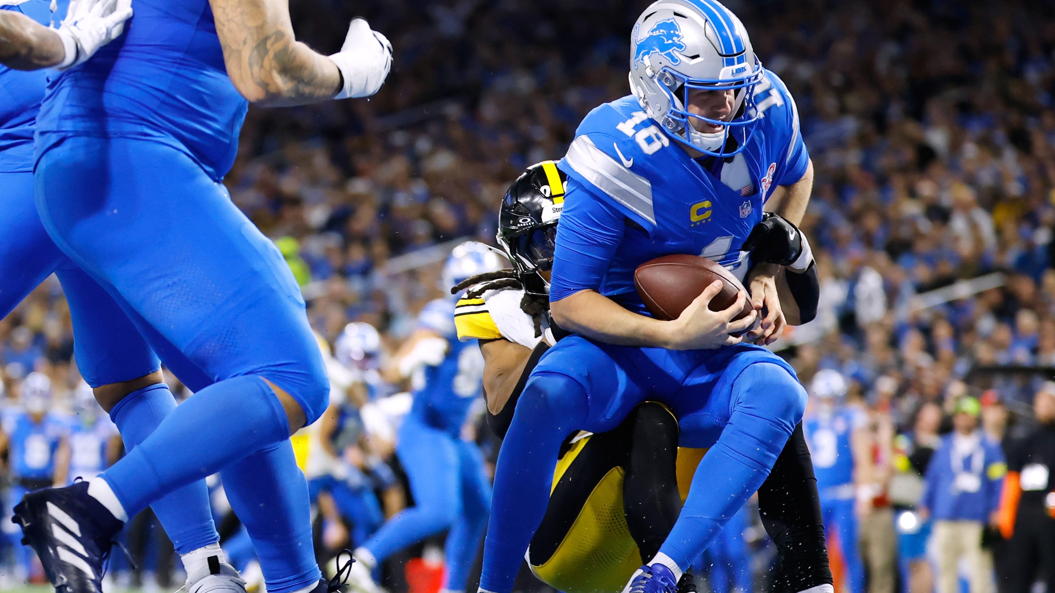 Rodgers, Steelers Top Goff, Lions as Fans Question Detroit's NFL ...