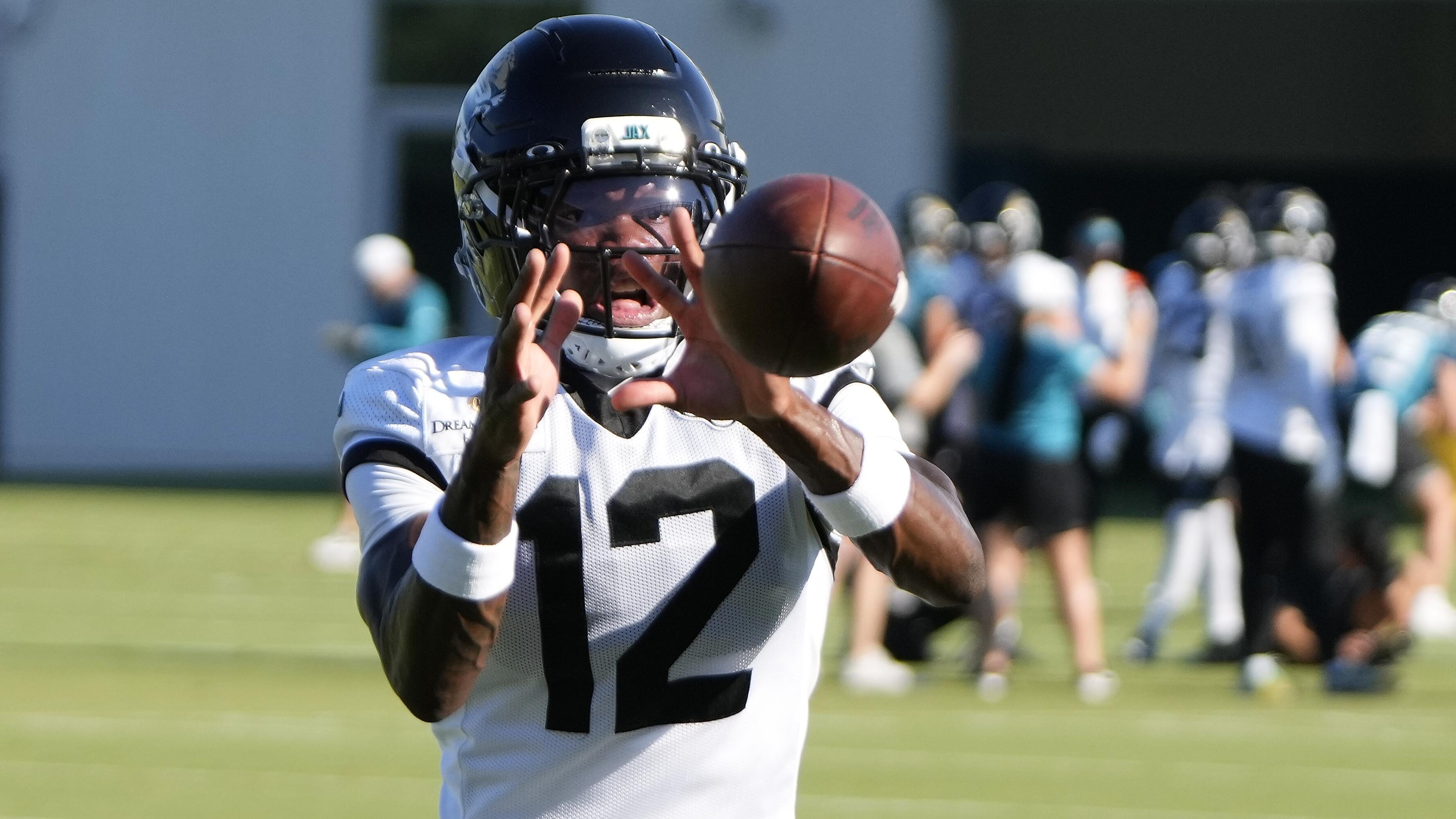 Travis Hunter Plays Both Ways in Jaguars Scrimmage, Draws Praise from ...