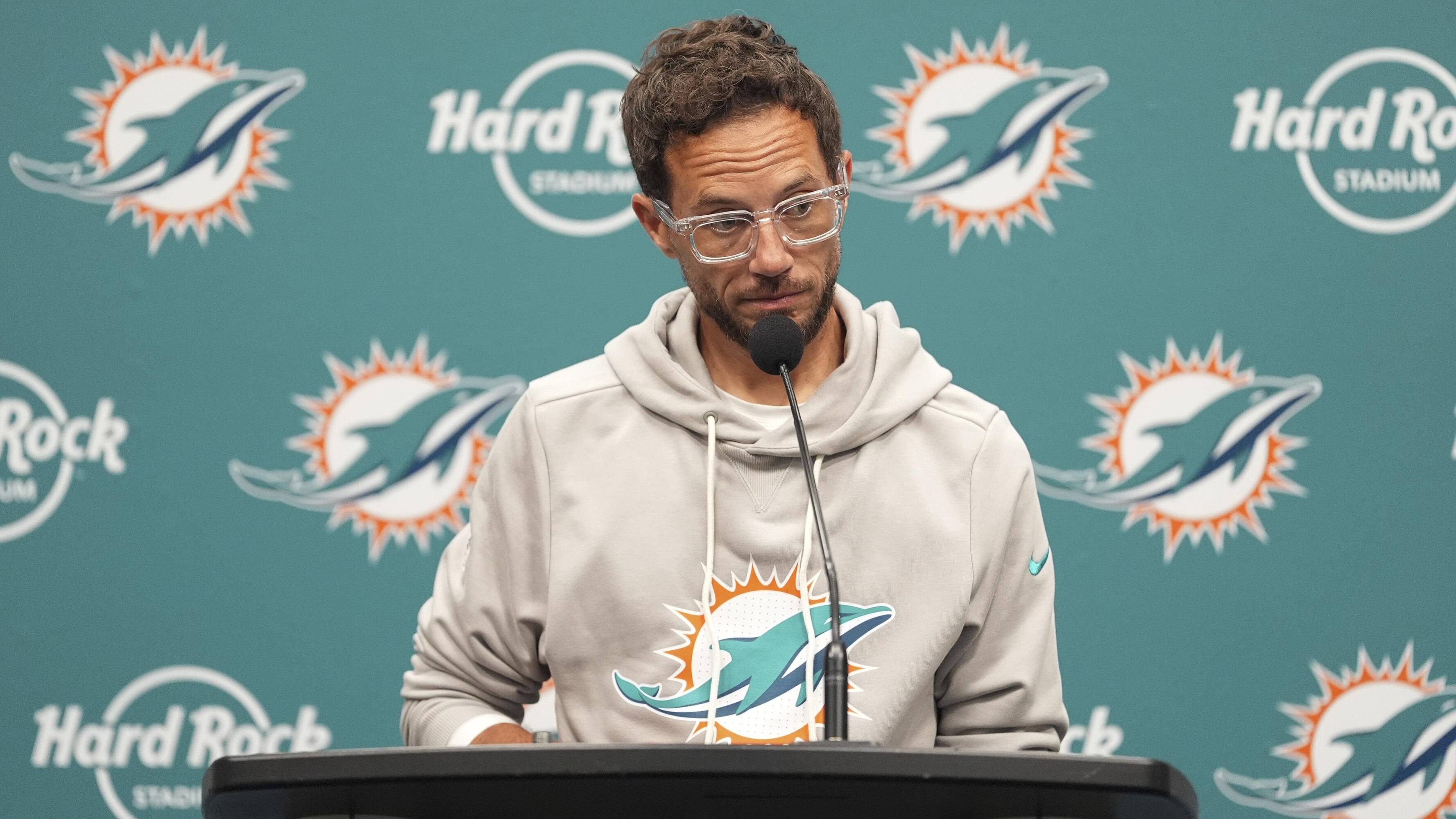 Dolphins' Mike McDaniel Trolls Fantasy Football Managers Talking Ollie Gordon II Usage