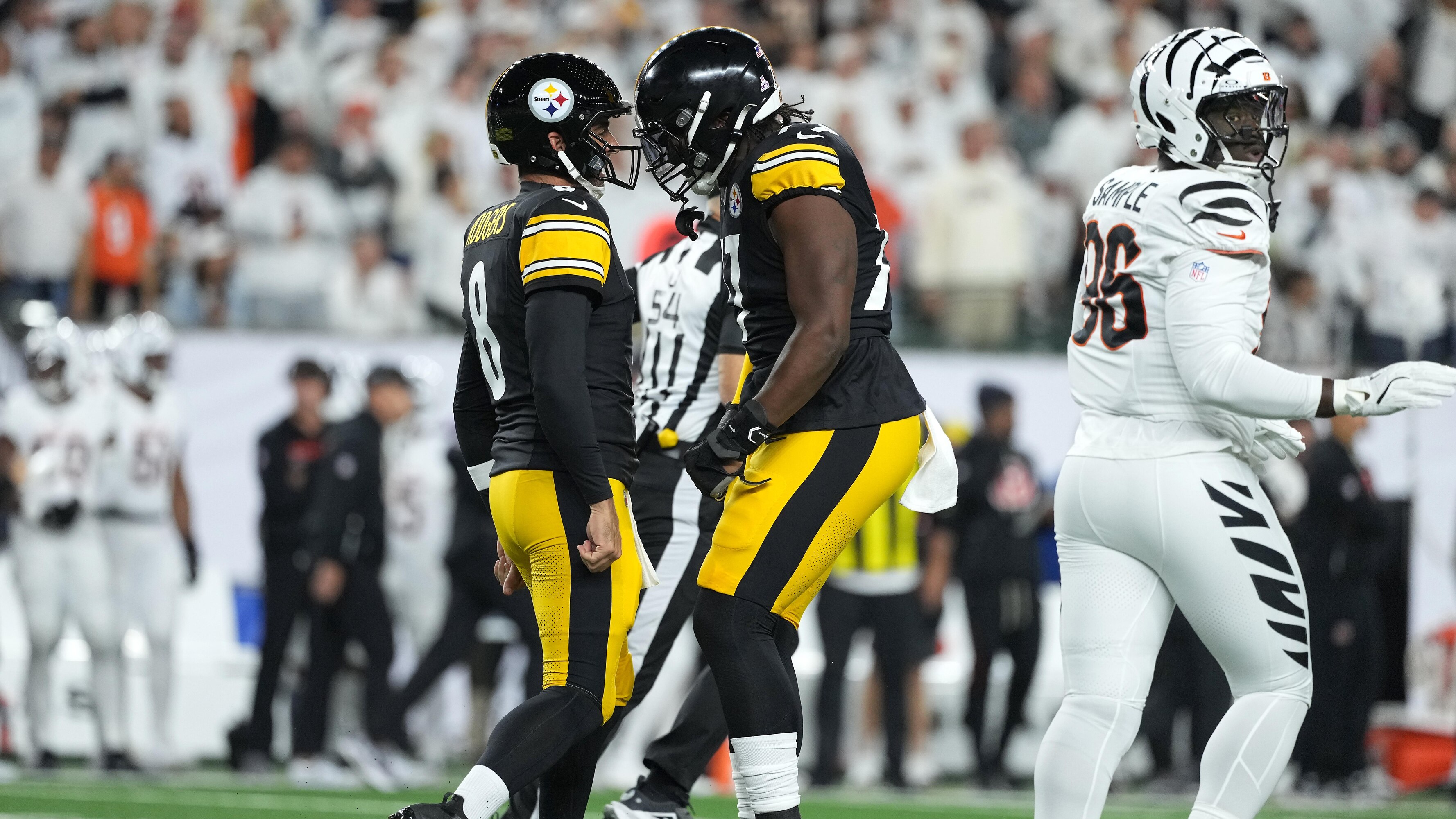 Steelers' Aaron Rodgers Says He, Broderick Jones Laughed About Viral ...