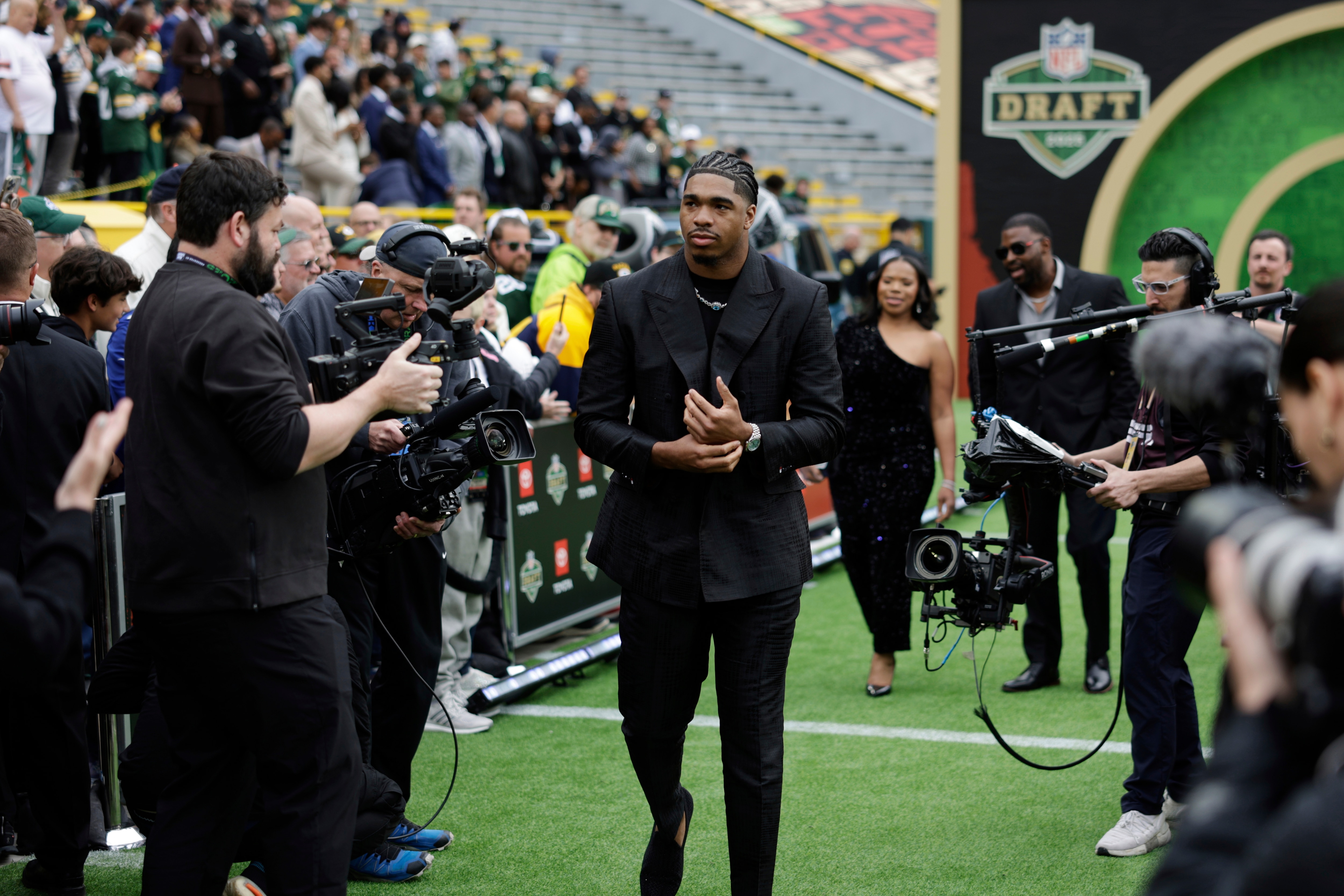 Travis Hunter, Ashton Jeanty, More Show Off 2025 NFL Draft Outfits in Videos, Photos