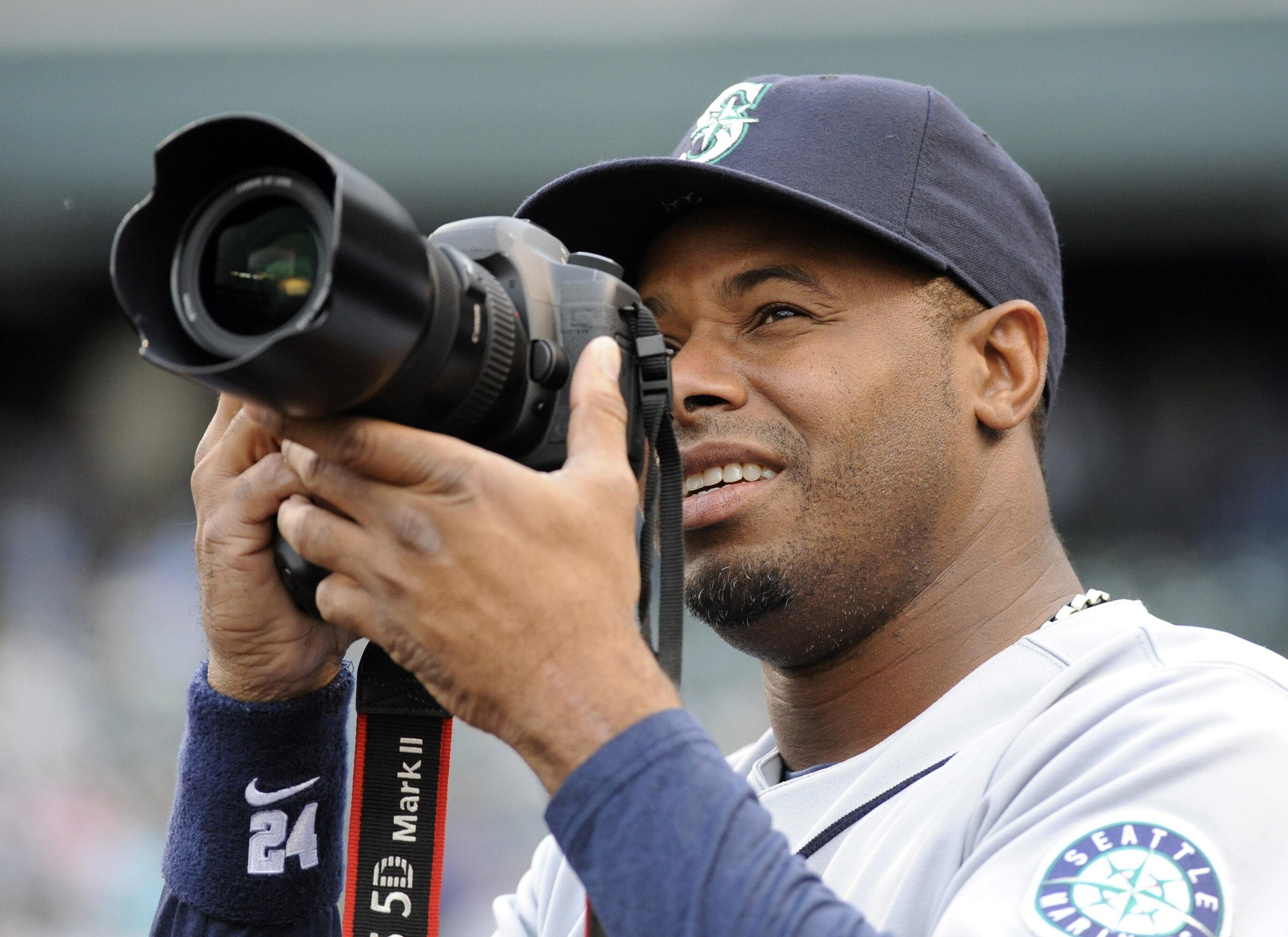 MLB Icon Ken Griffey Jr. Working as Photographer for 2025 Masters at Augusta National
