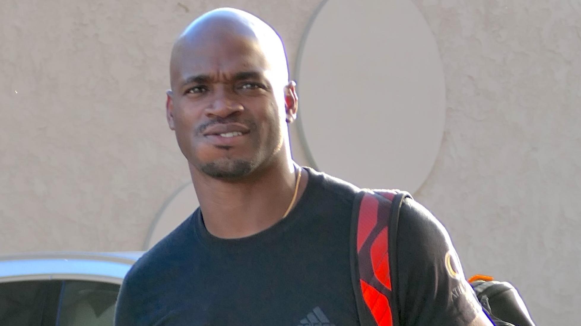 Adrian Peterson Boxing Fight Contract Signed By Joe Castaneda Amid ...