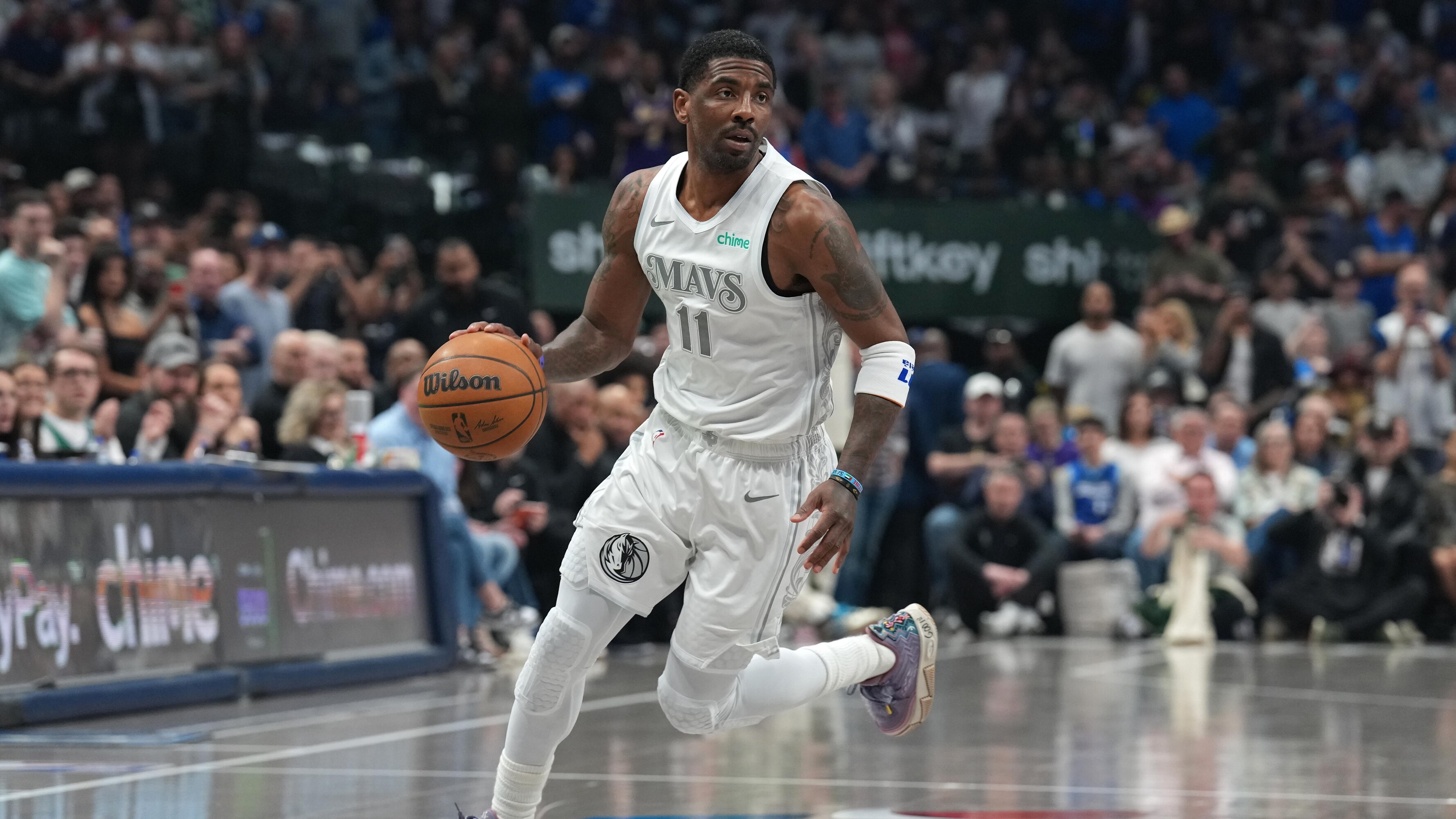 Kyrie Irving Reportedly Will Have 'Strong Say' on Injury Return ...
