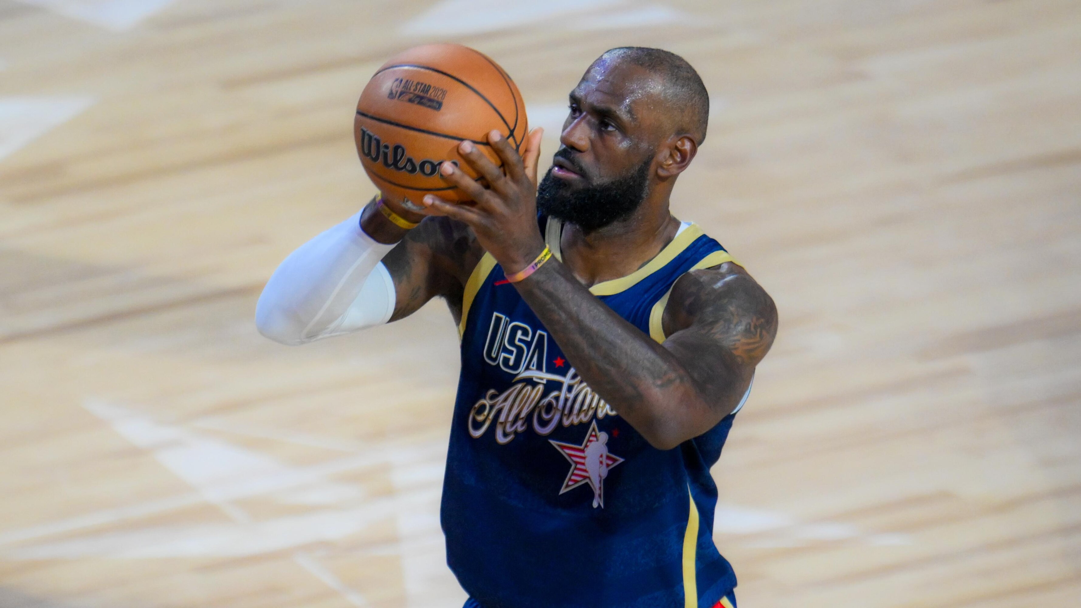 Lakers' LeBron James Talks Eliminating Alcohol, Diet Changes During ...