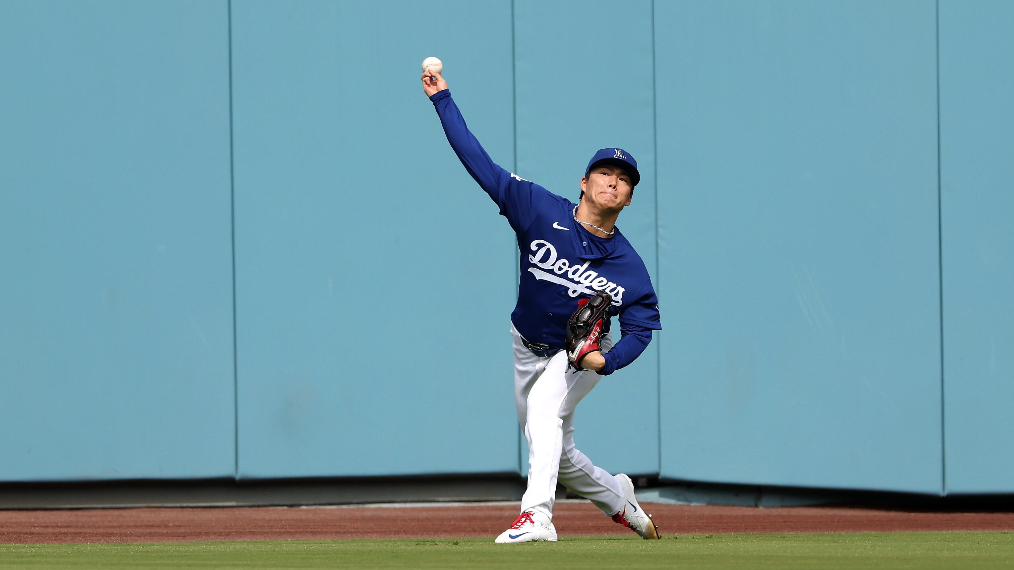 Yoshinobu Yamamoto Signs Yoshi Bobbleheads for Dodgers Players in Photo ...