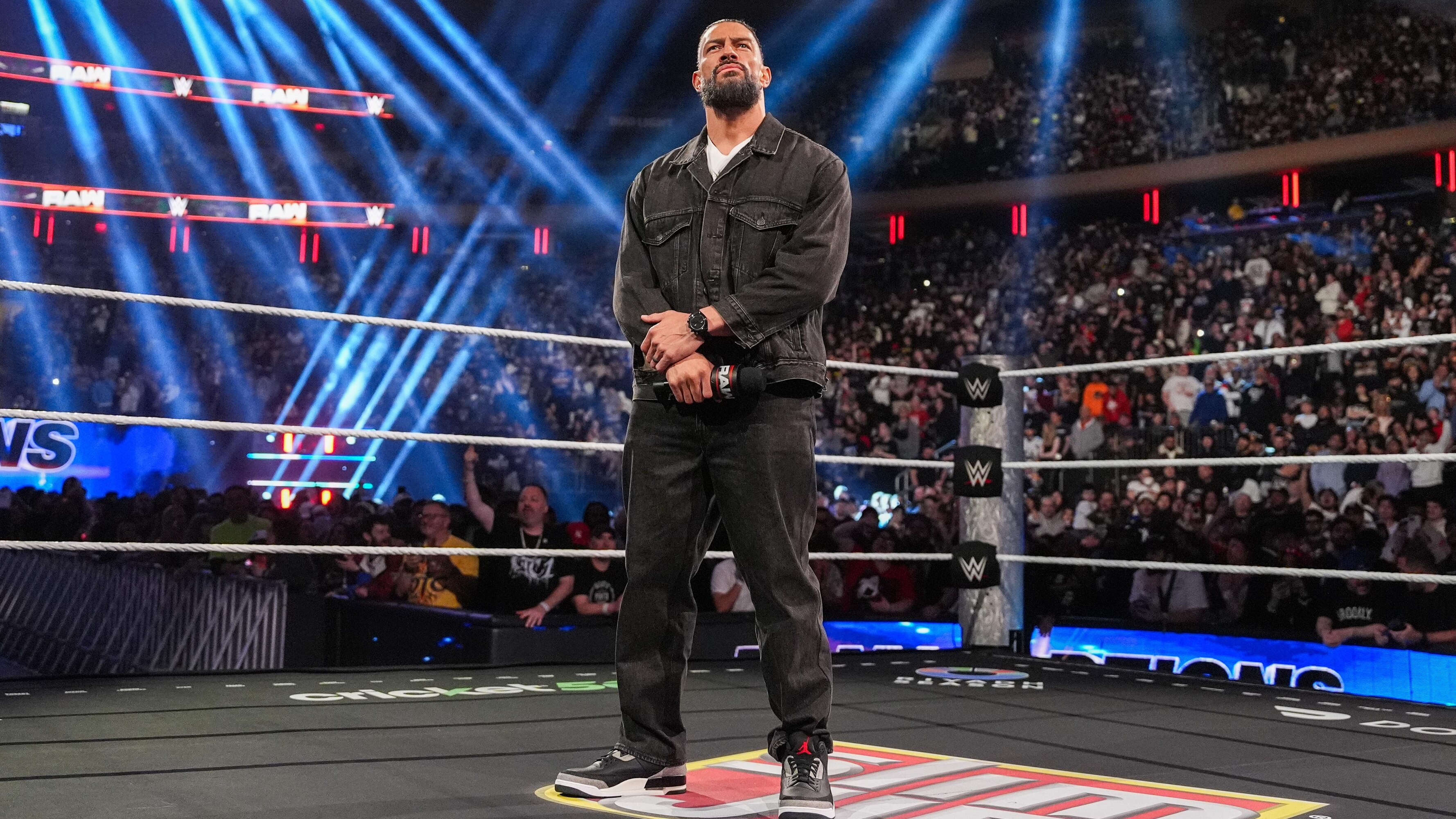 Roman Reigns' Full Michael Jordan Outfit for CM Punk Confrontation on ...