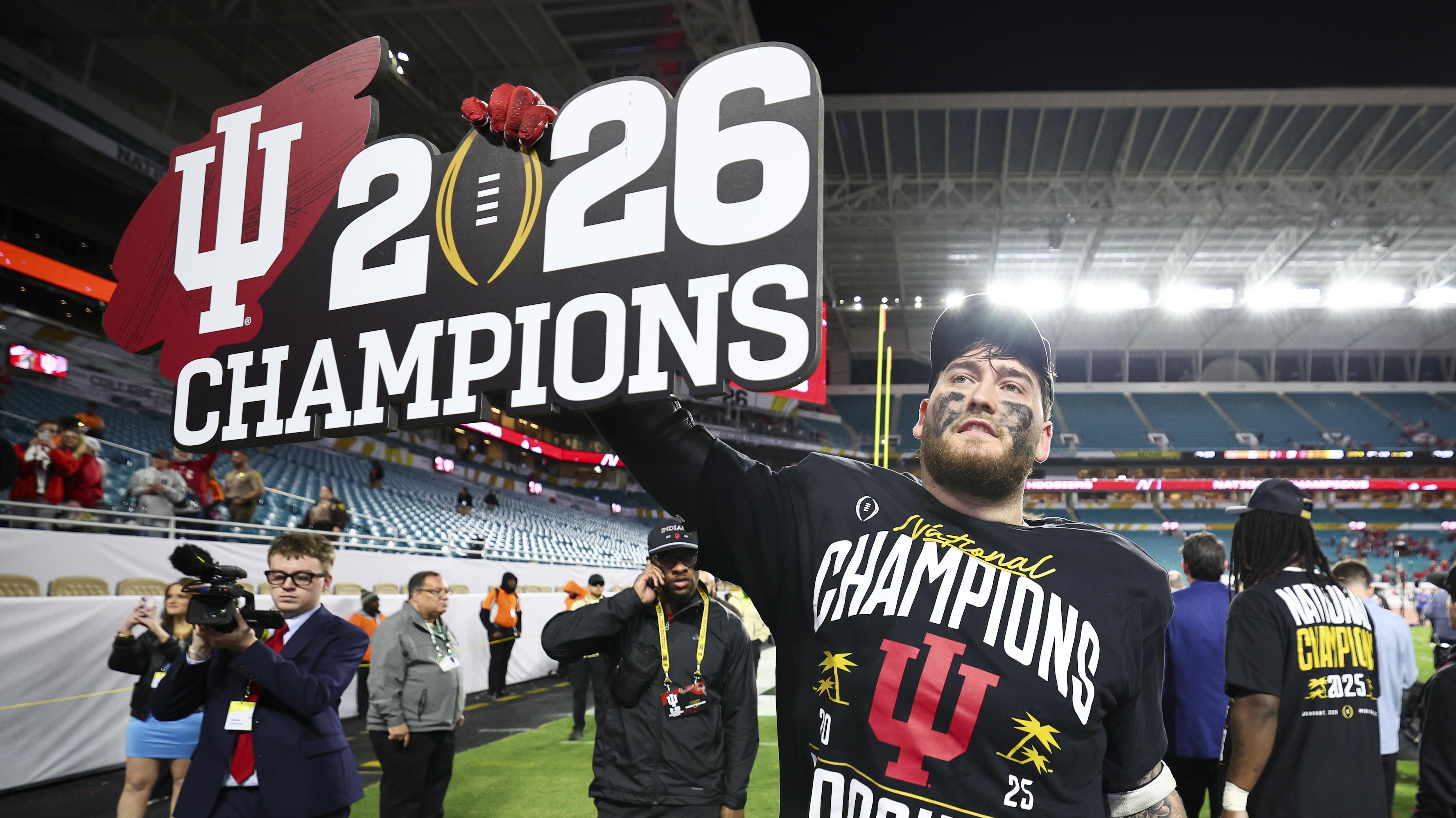 Watch Zen Michalski Flex 8 Rings Won During Ohio State, Indiana CFP ...