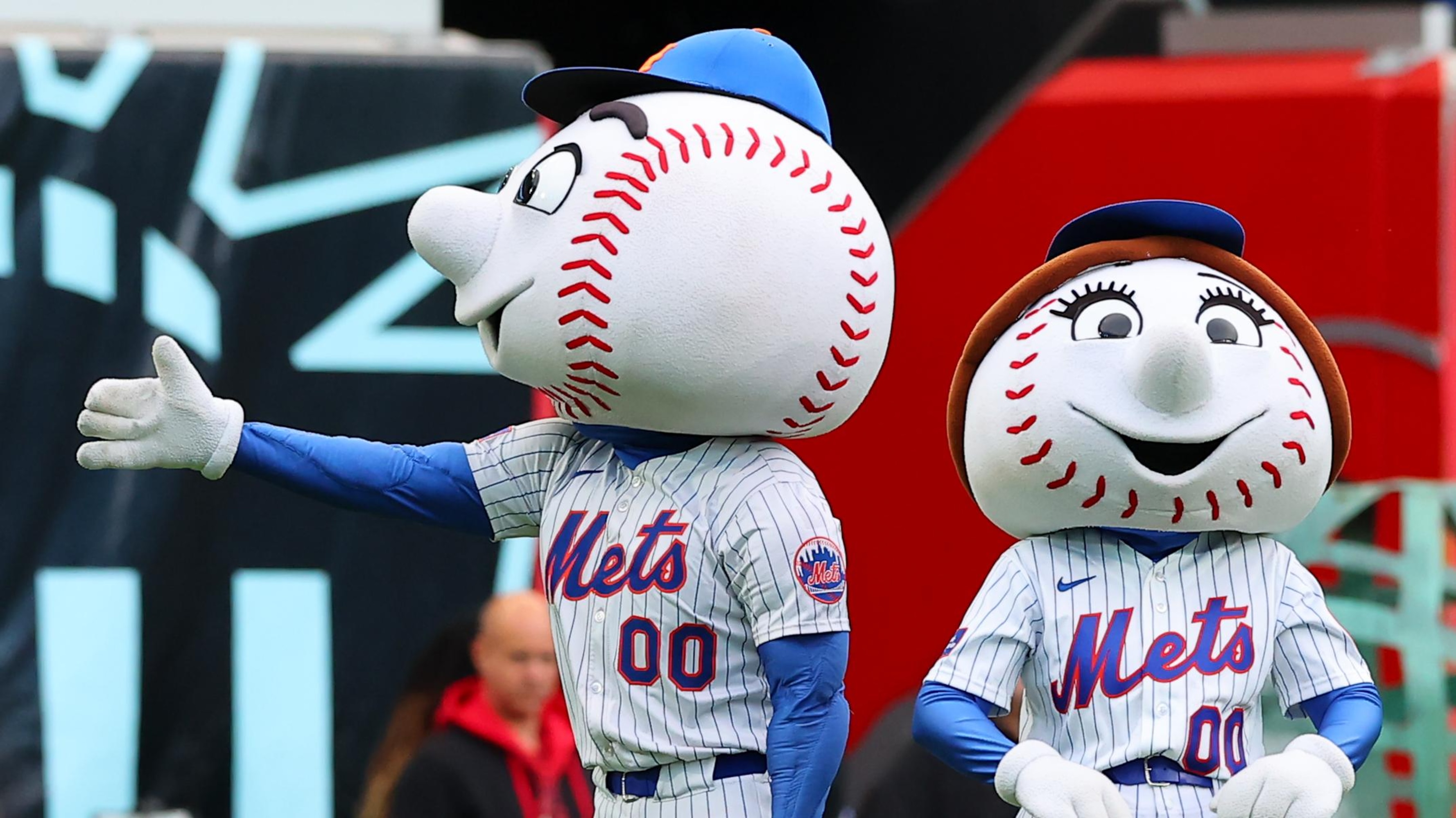 Mets' Mr. Met Chocolate Whoopie Pie Shown Off in Close-Up Photo for ...