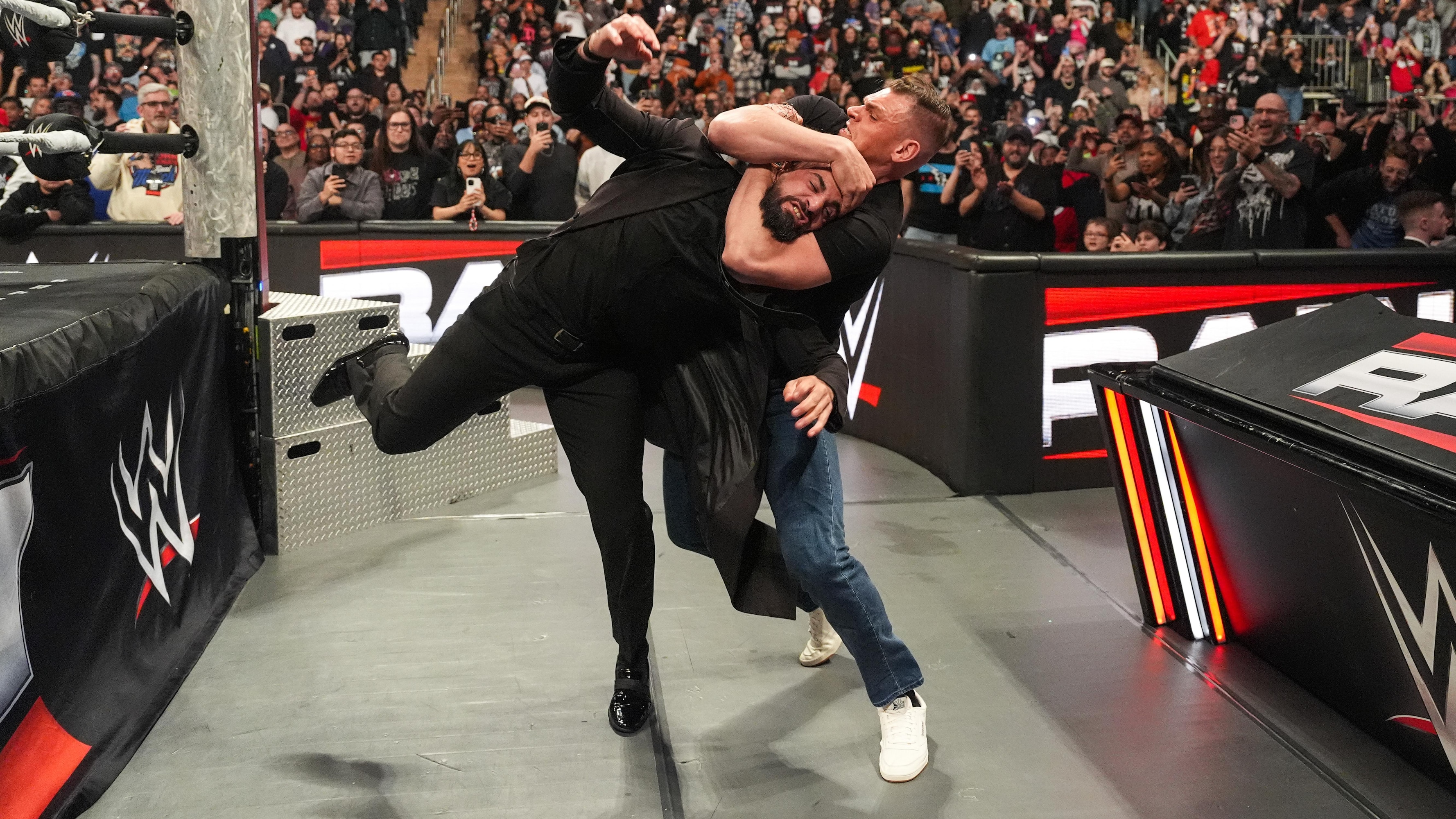 Bron Breakker Screws Seth Rollins vs. Gunther in Surprise Return at WWE ...