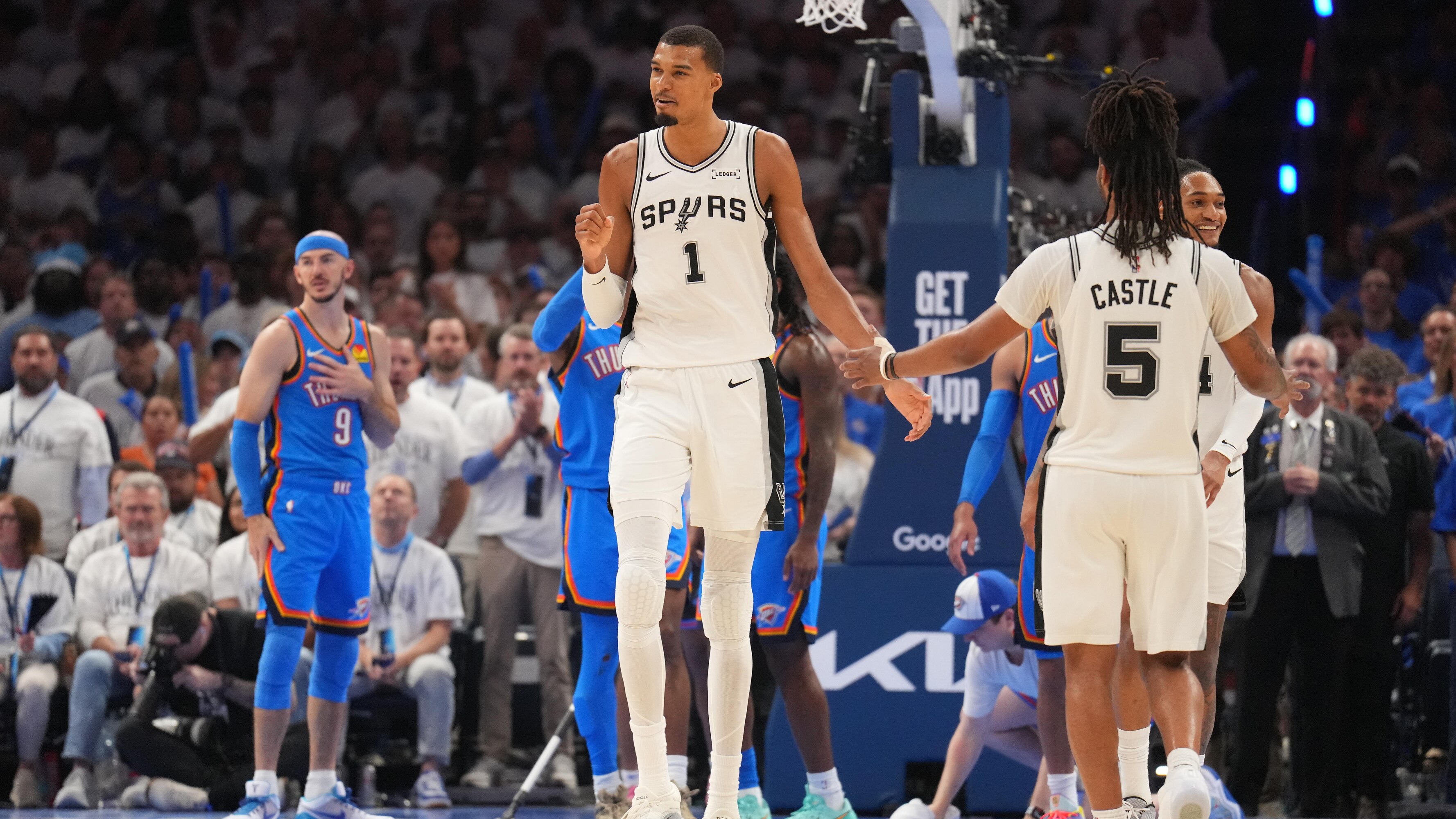 Wemby Calls Out Spurs' Turnovers in Game 2 Loss amid Castle's Struggles ...