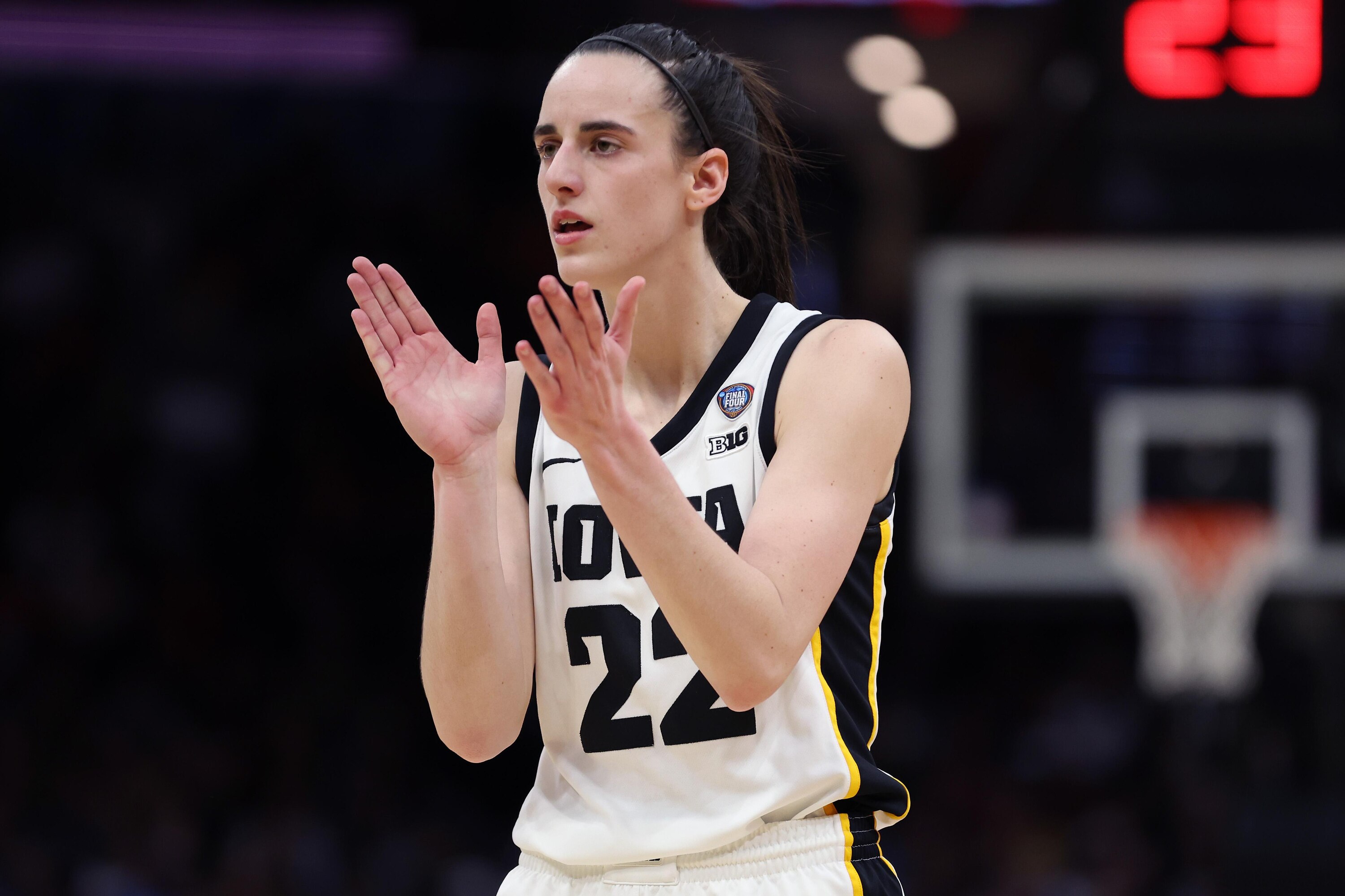 Caitlin Clark Recalls Scoring 22 Points in 2 Minutes vs. Men's Practice ...