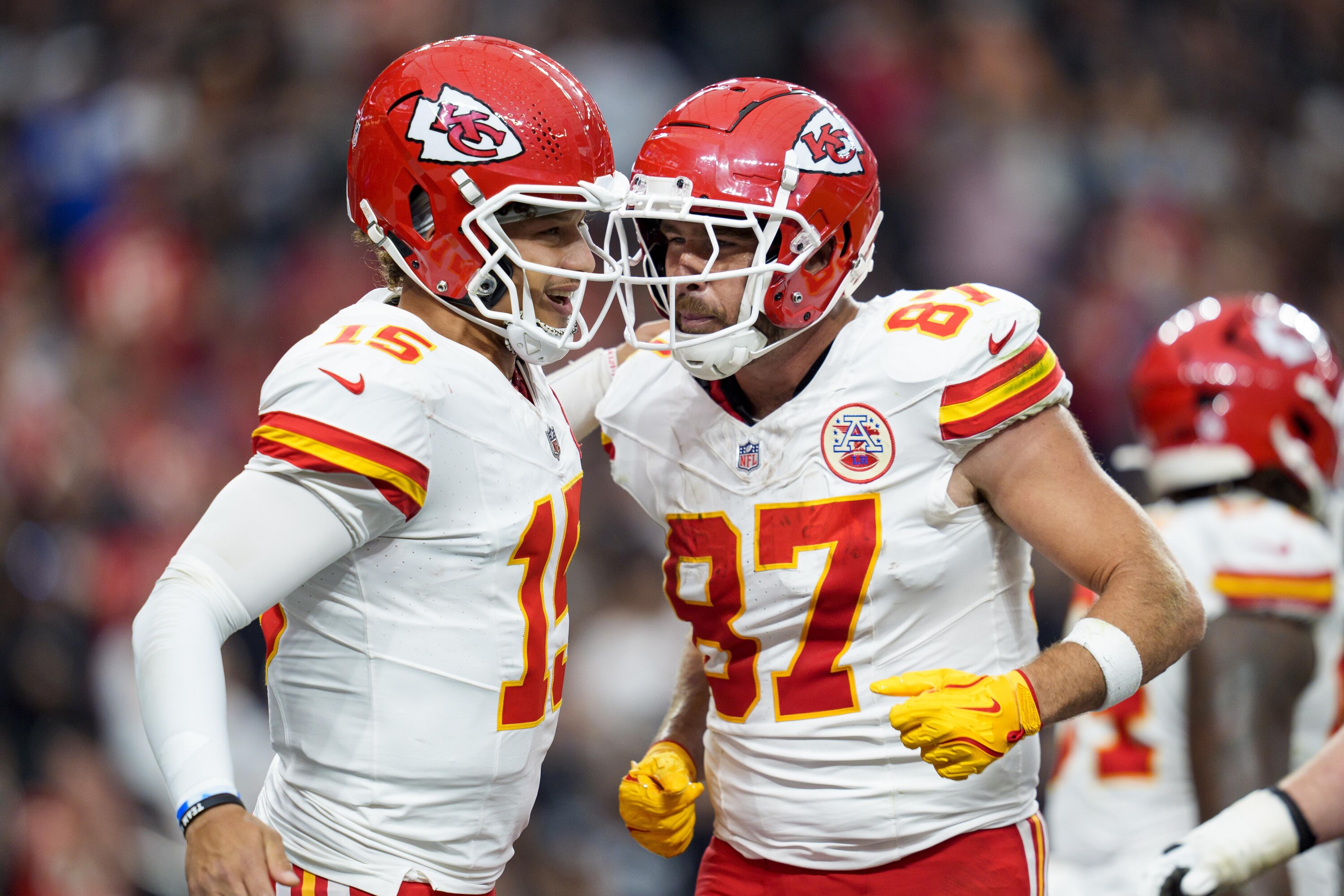 Patrick Mahomes Reacts to News of Travis Kelce's Chiefs Return with ...