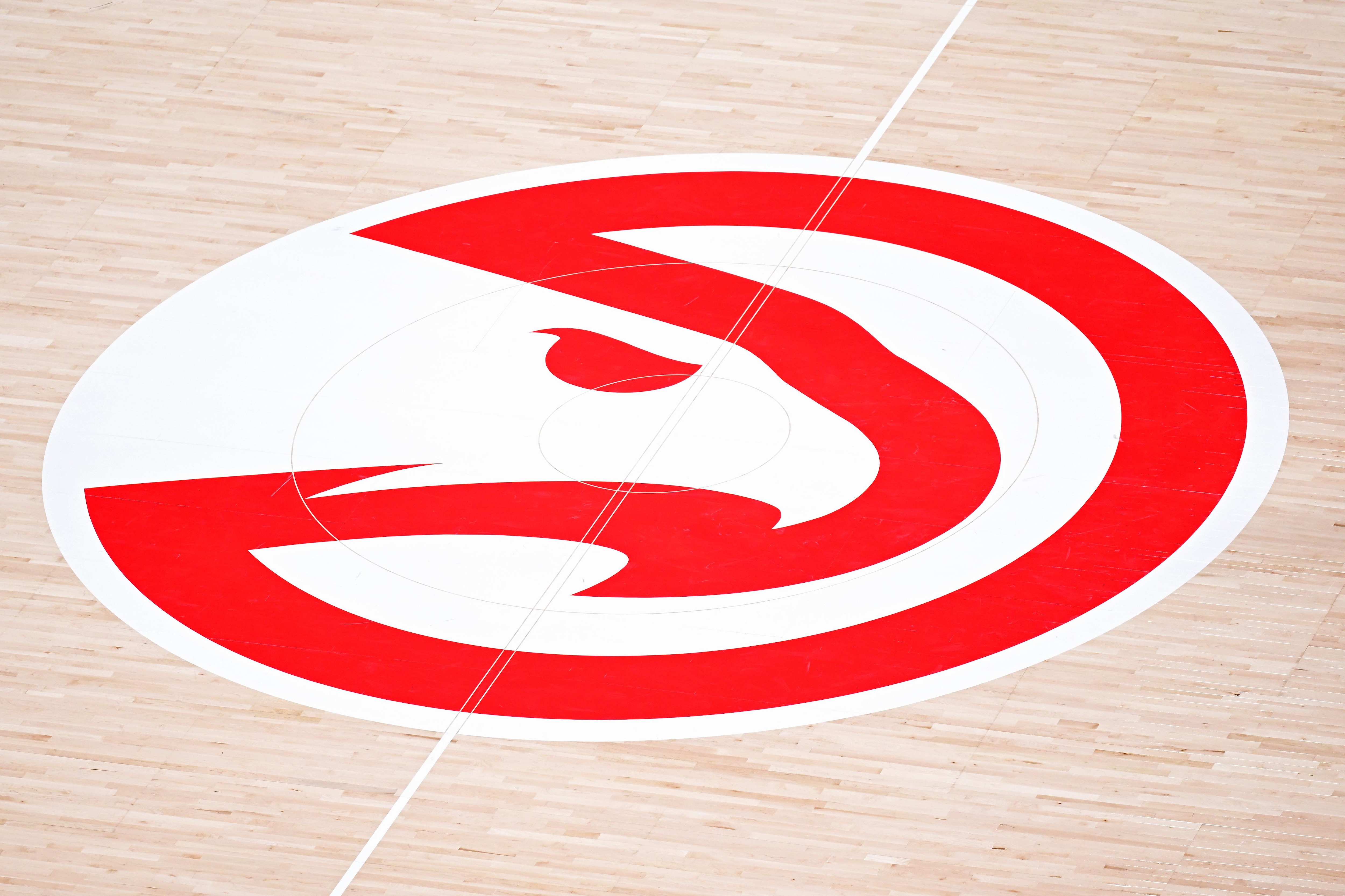 Hawks Fan Suffers Leg Injury on Video During Layup Competition at Game ...