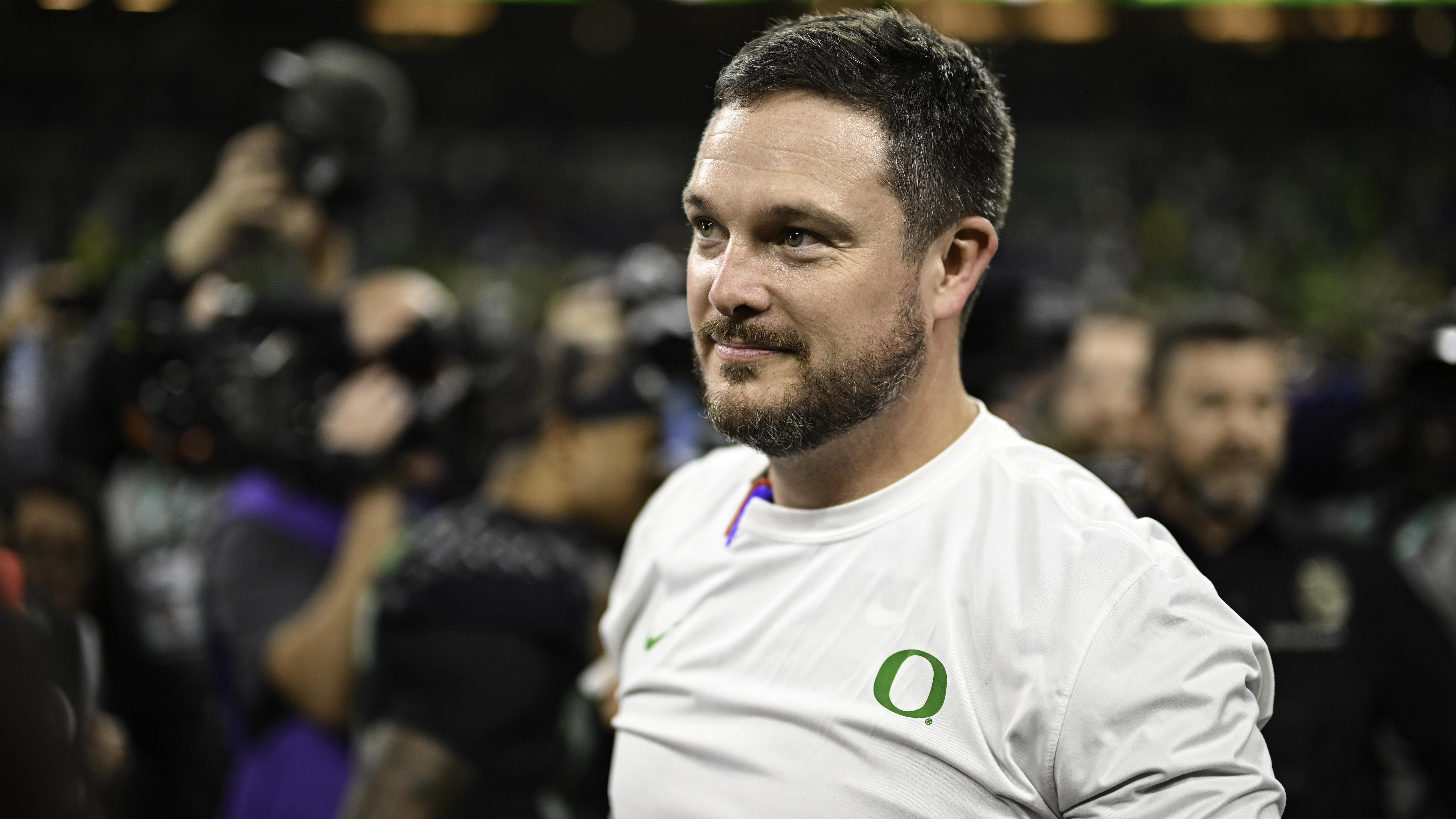 Oregon's Dan Lanning, Pat McAfee Go Shirtless to Hype Crowd in College ...