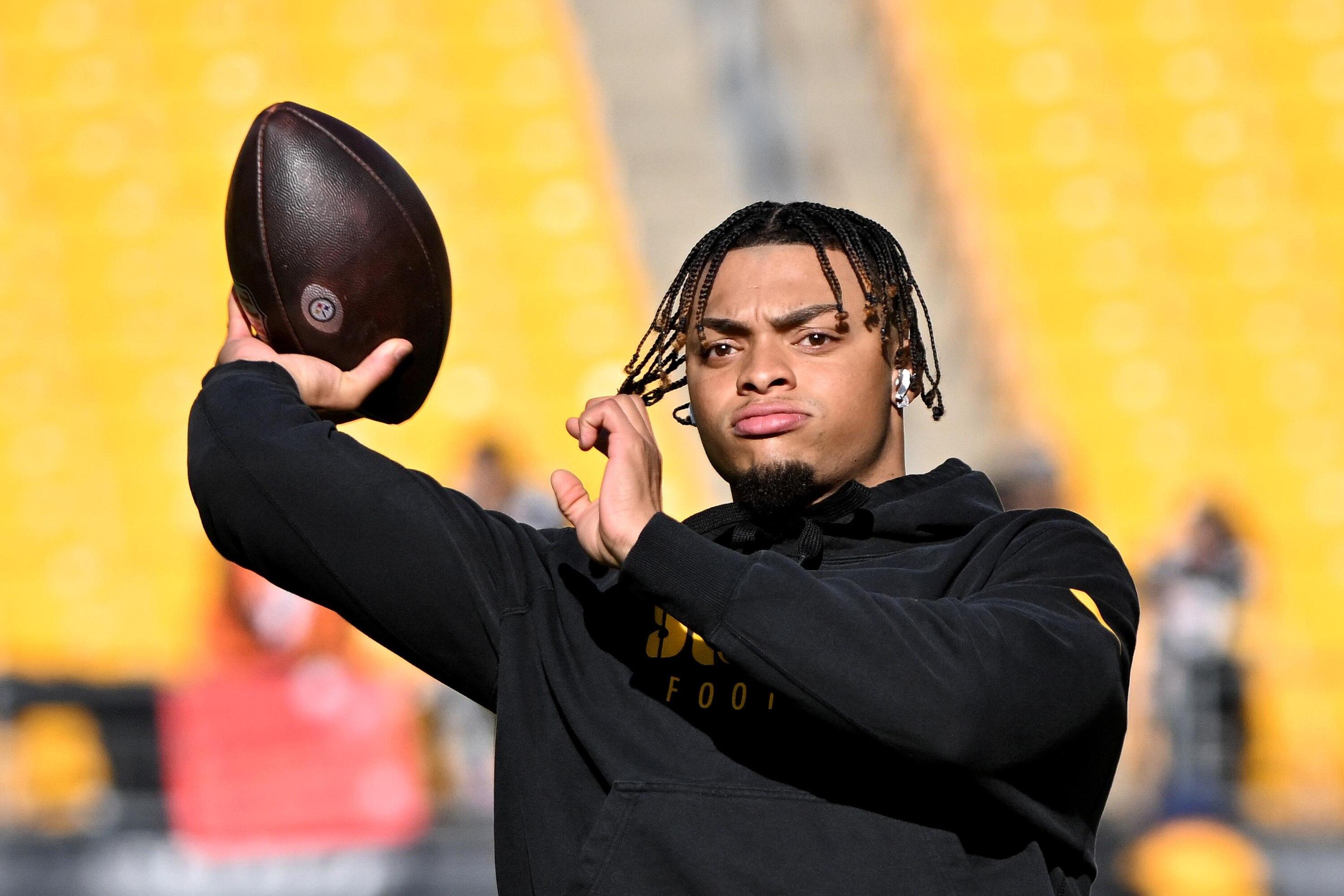 Jets GM Confirms Justin Fields Will Be QB1 After $40M Contract in NFL ...