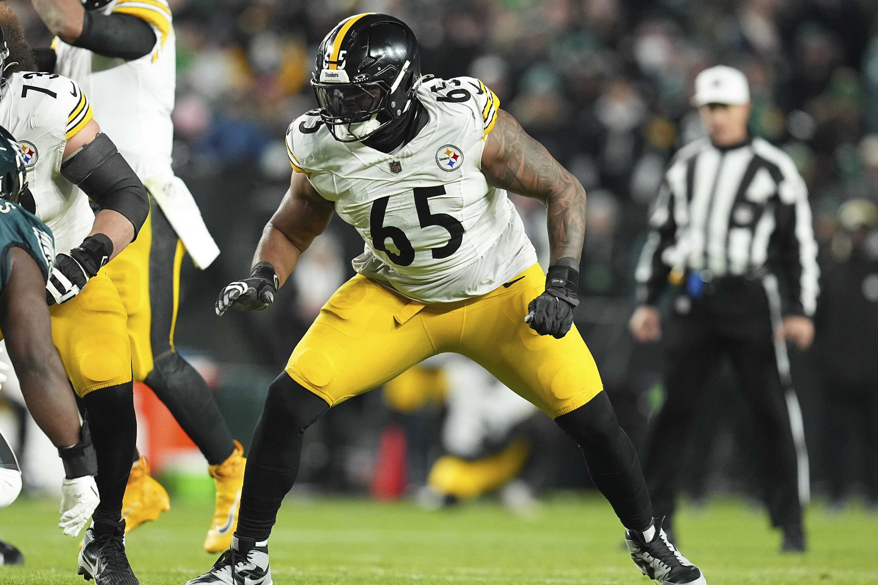 Report: Dan Moore Agrees to $82M Titans Contract After 4 Seasons with ...