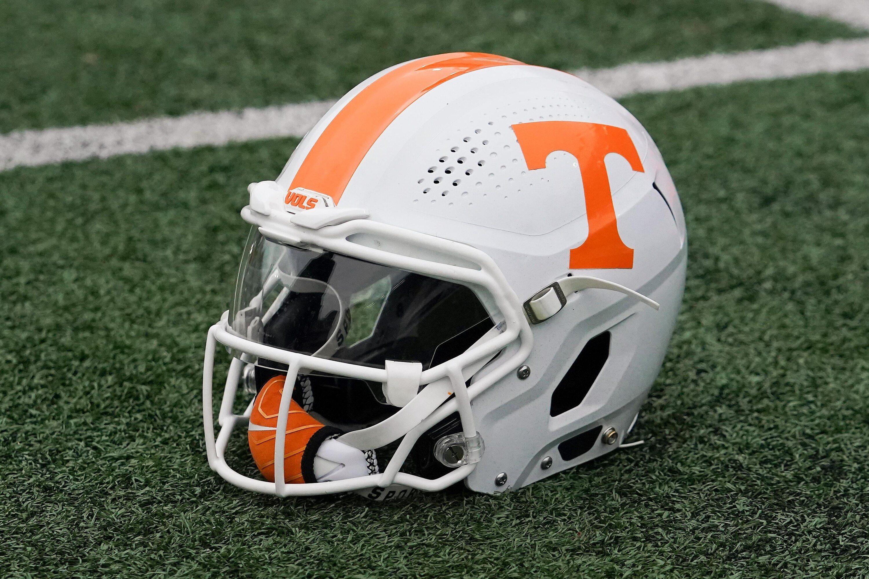 5-Star Athlete Salesi Moa Commits to Tennessee over Michigan, Utah
