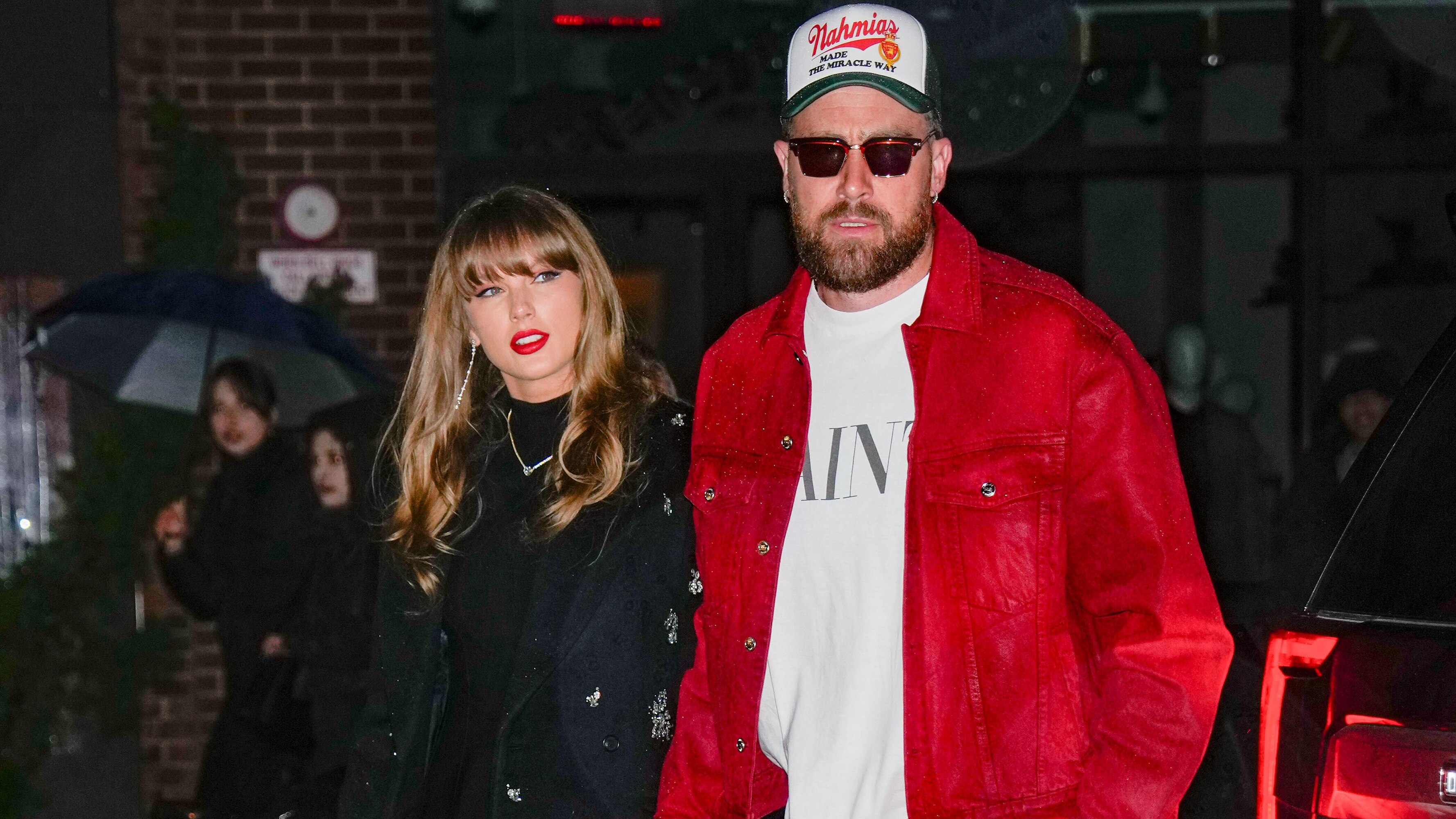 Taylor Swift Shows Off Engagement Ring from Travis Kelce to Jimmy ...