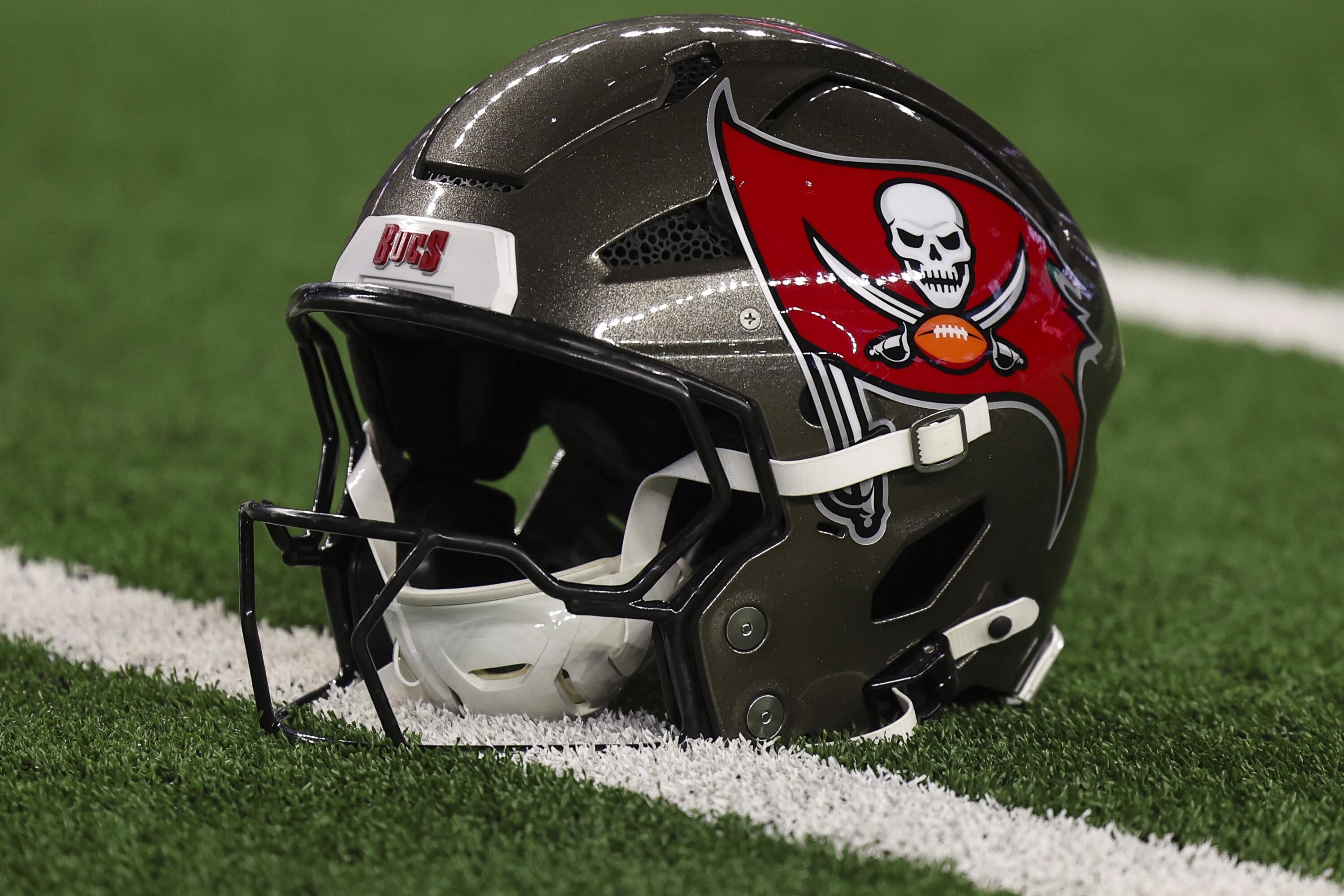 Bucs Players Report 'Plumbing Issues and Persistent Bad Odors' in ...