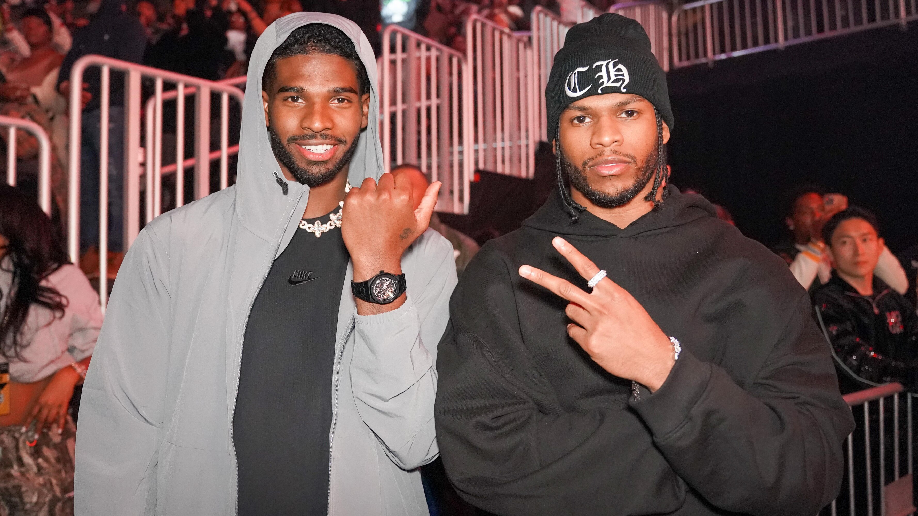 Shilo Sanders Dresses as Shedeur to Prank Browns, Steelers Fans at NFL ...