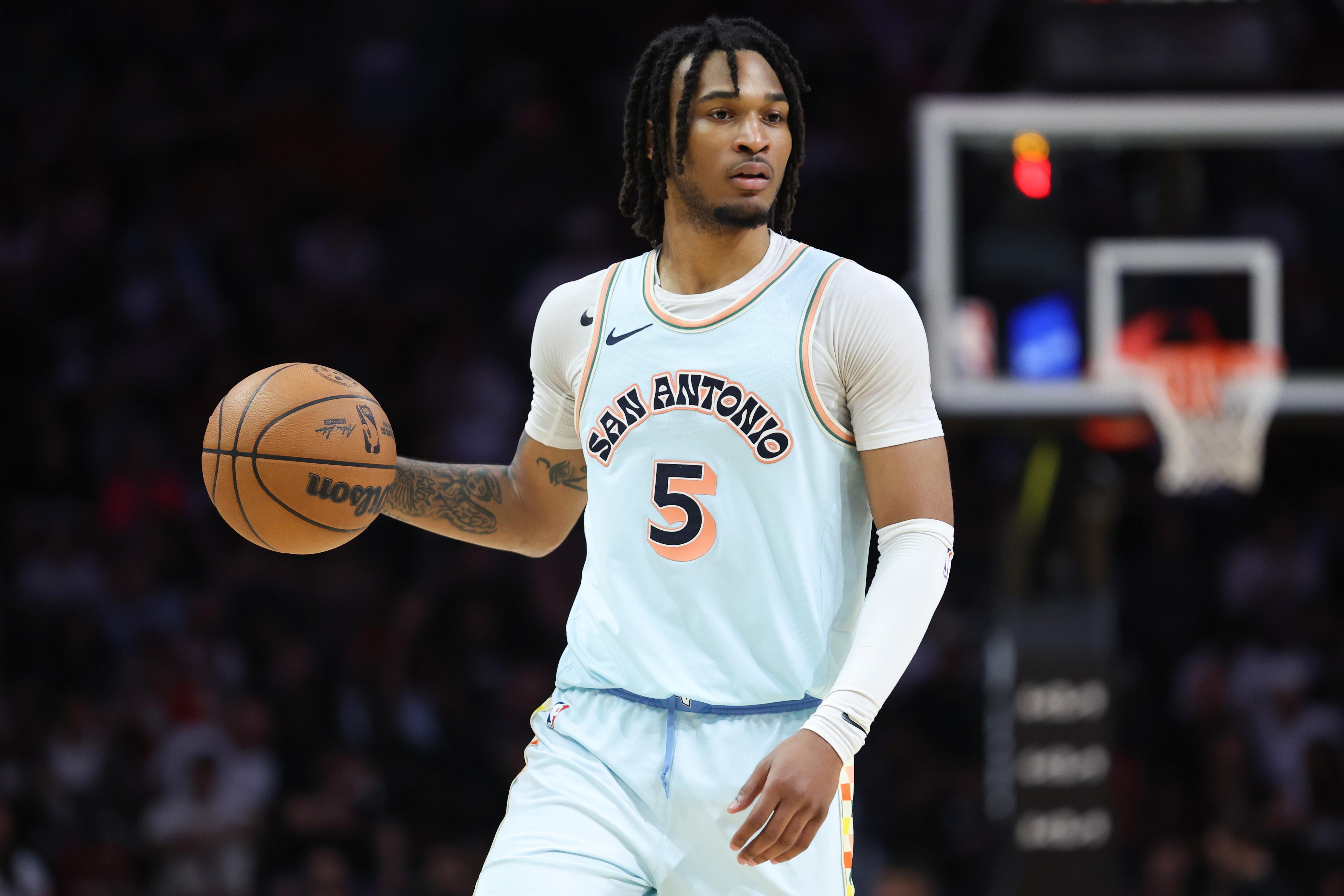 Spurs' Stephon Castle Wins 2024-25 NBA Rookie of the Year over Risacher ...