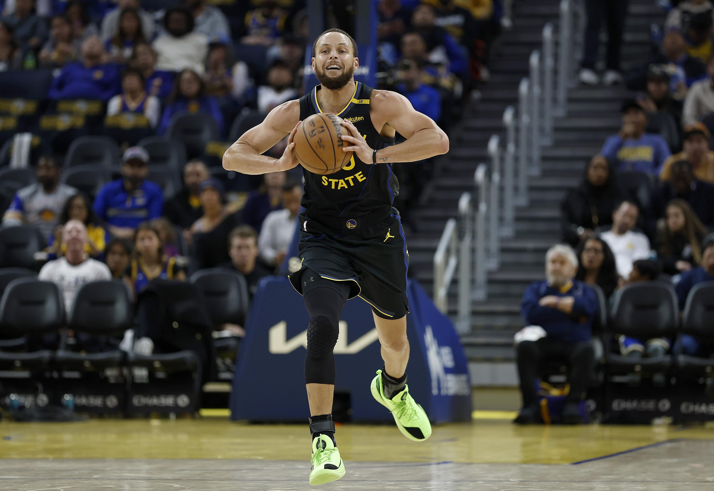 Steph Curry Slams 'Twitter Fingers' for Warriors Trade Talk amid NBA ...
