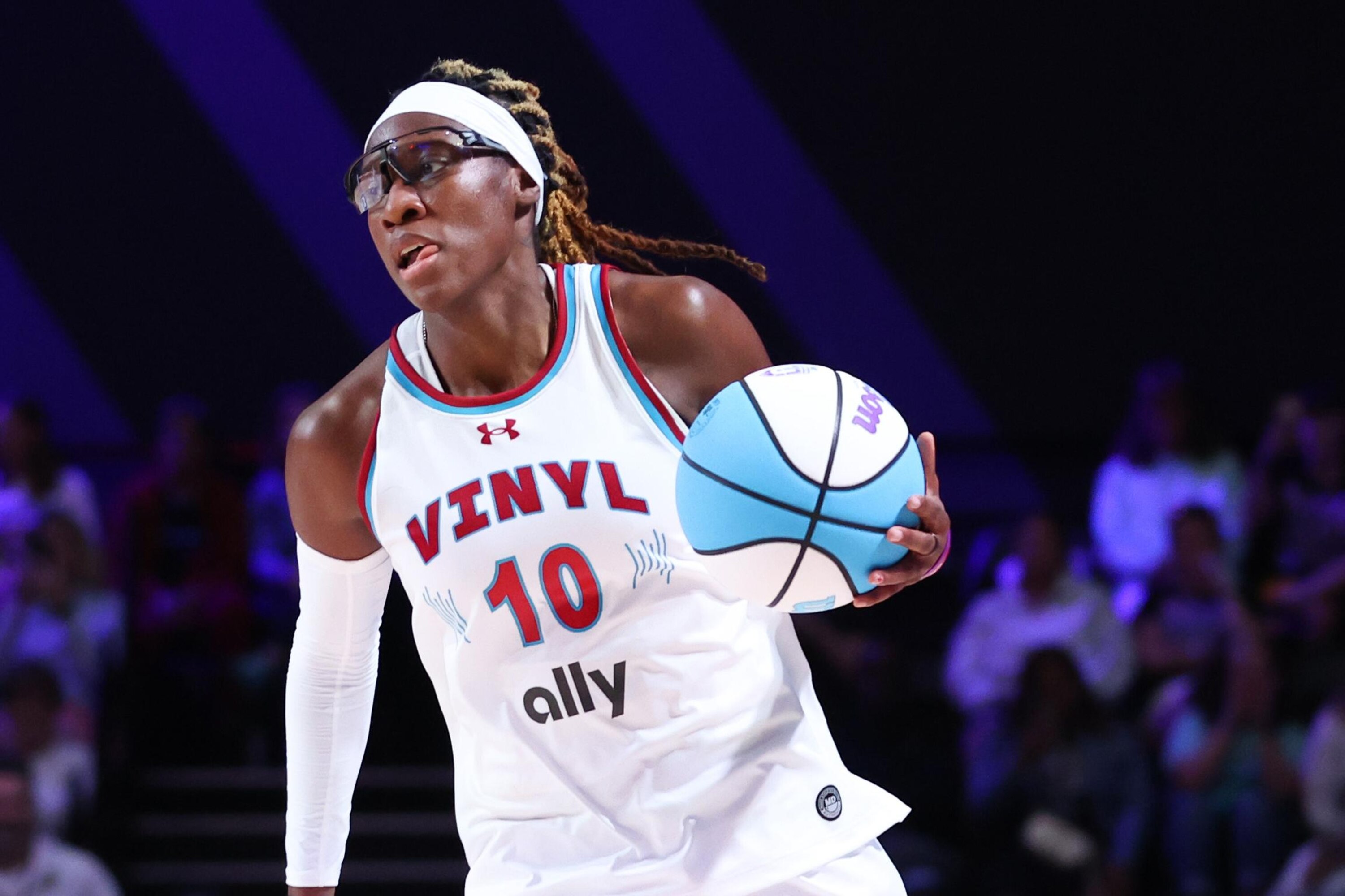 Rhyne Howard Scores 24, Impresses Fans as Vinyl Beat Alyssa Thomas ...