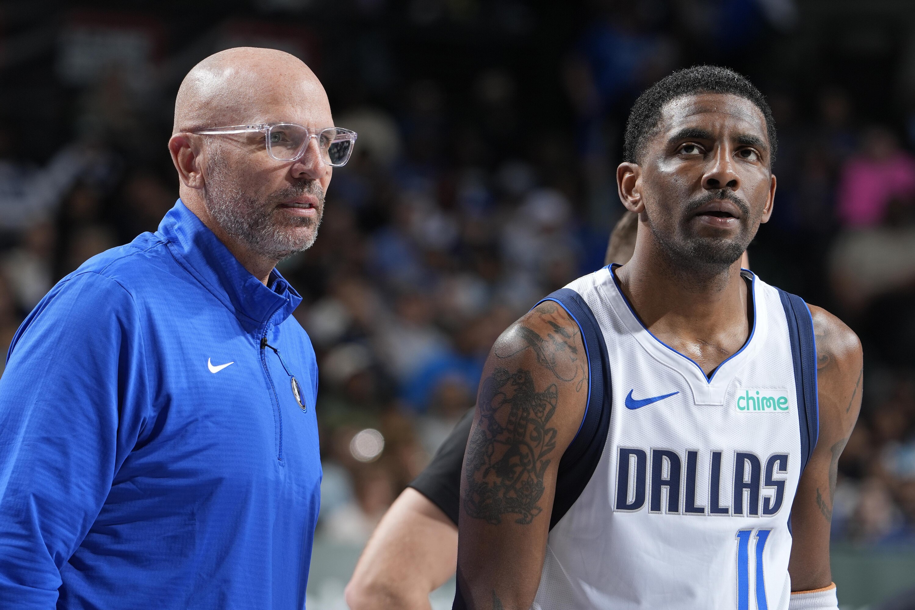 Mavs' Kyrie Irving Helped to Locker Room, Ruled Out with Knee Injury vs ...