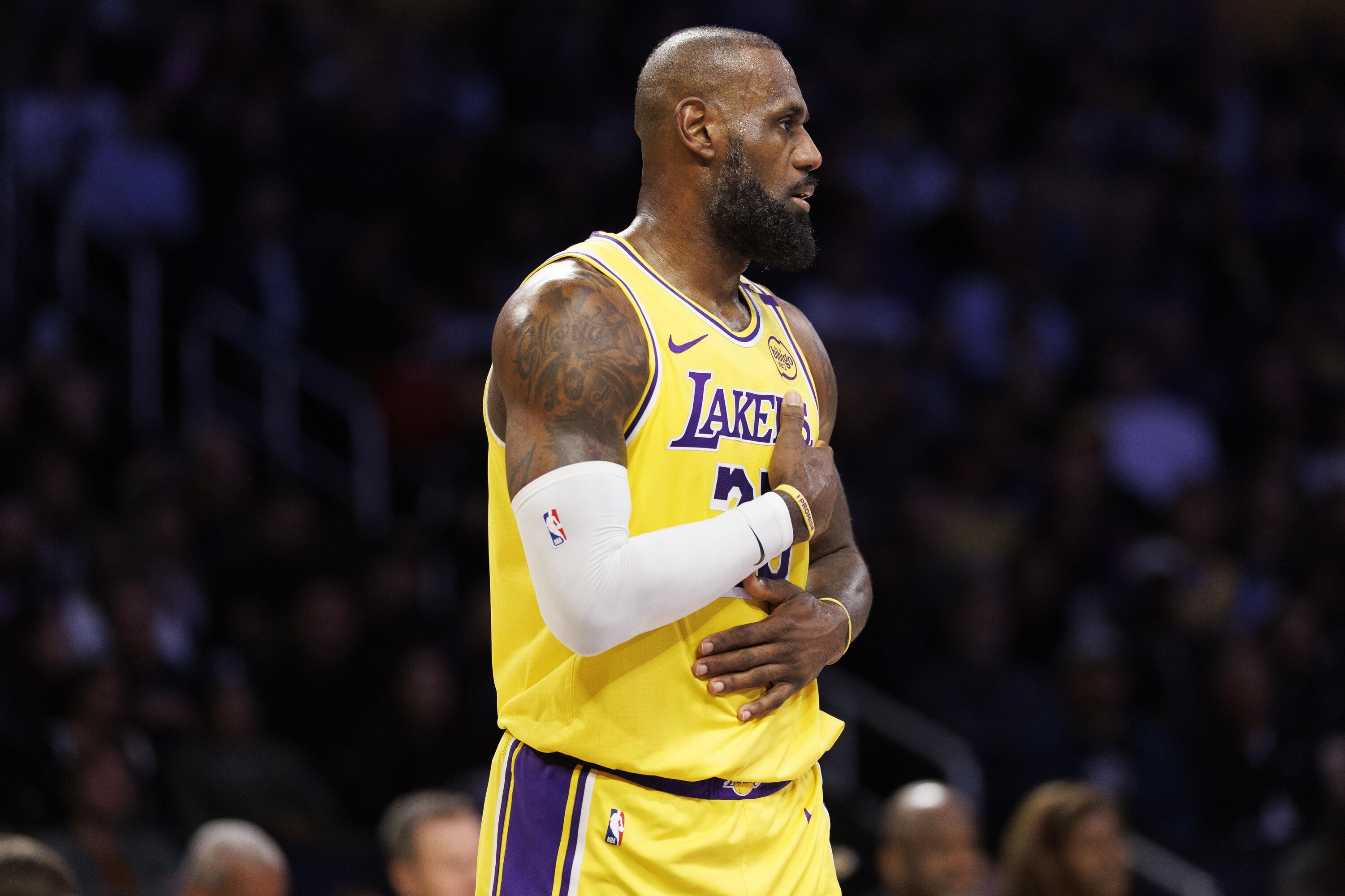 Photo: LeBron James 1-of-1 Autographed Card from 50K Point Game ...