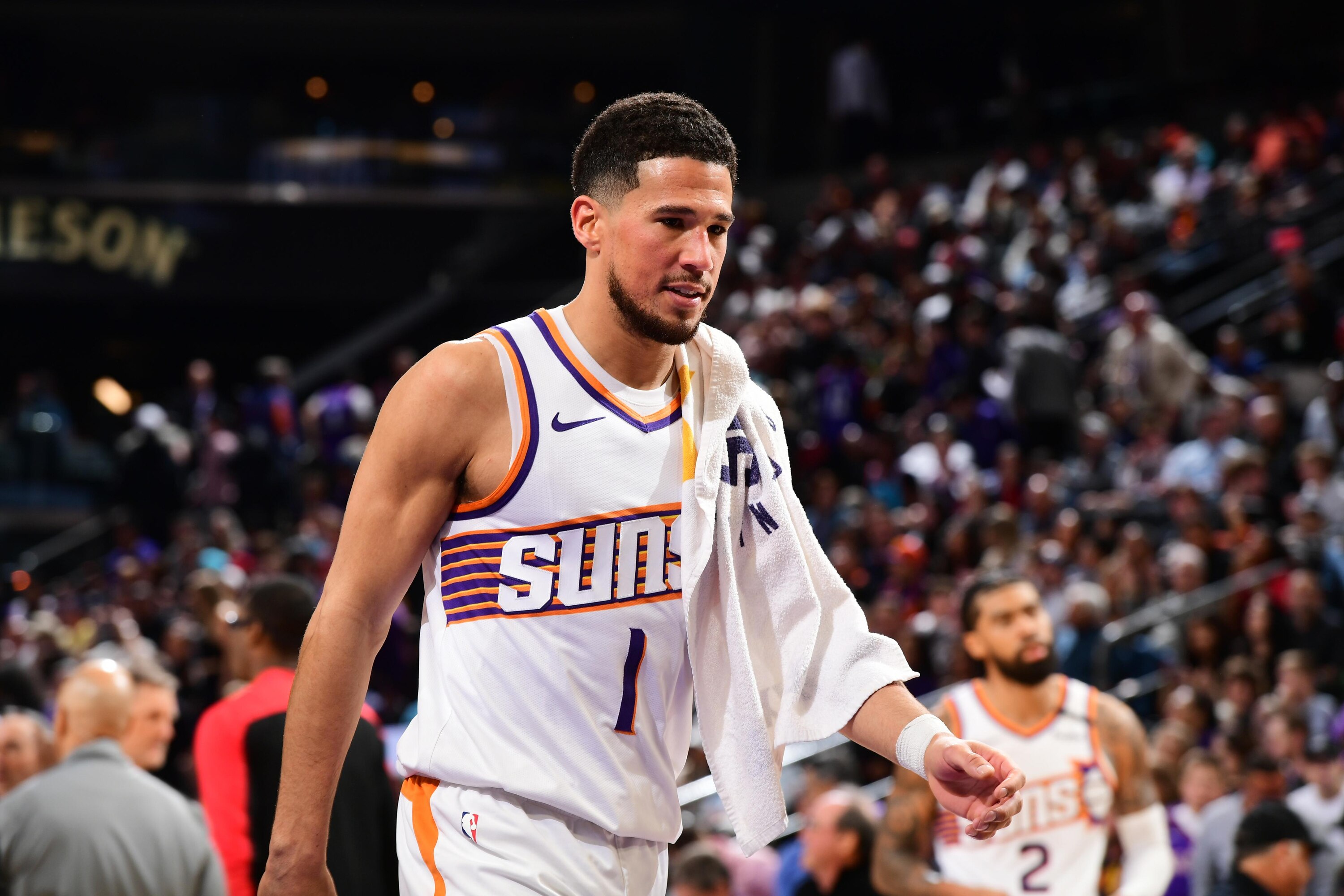 Devin Booker Reportedly '10 Toes Down' with Suns amid $150M Contract, Trade Rumors