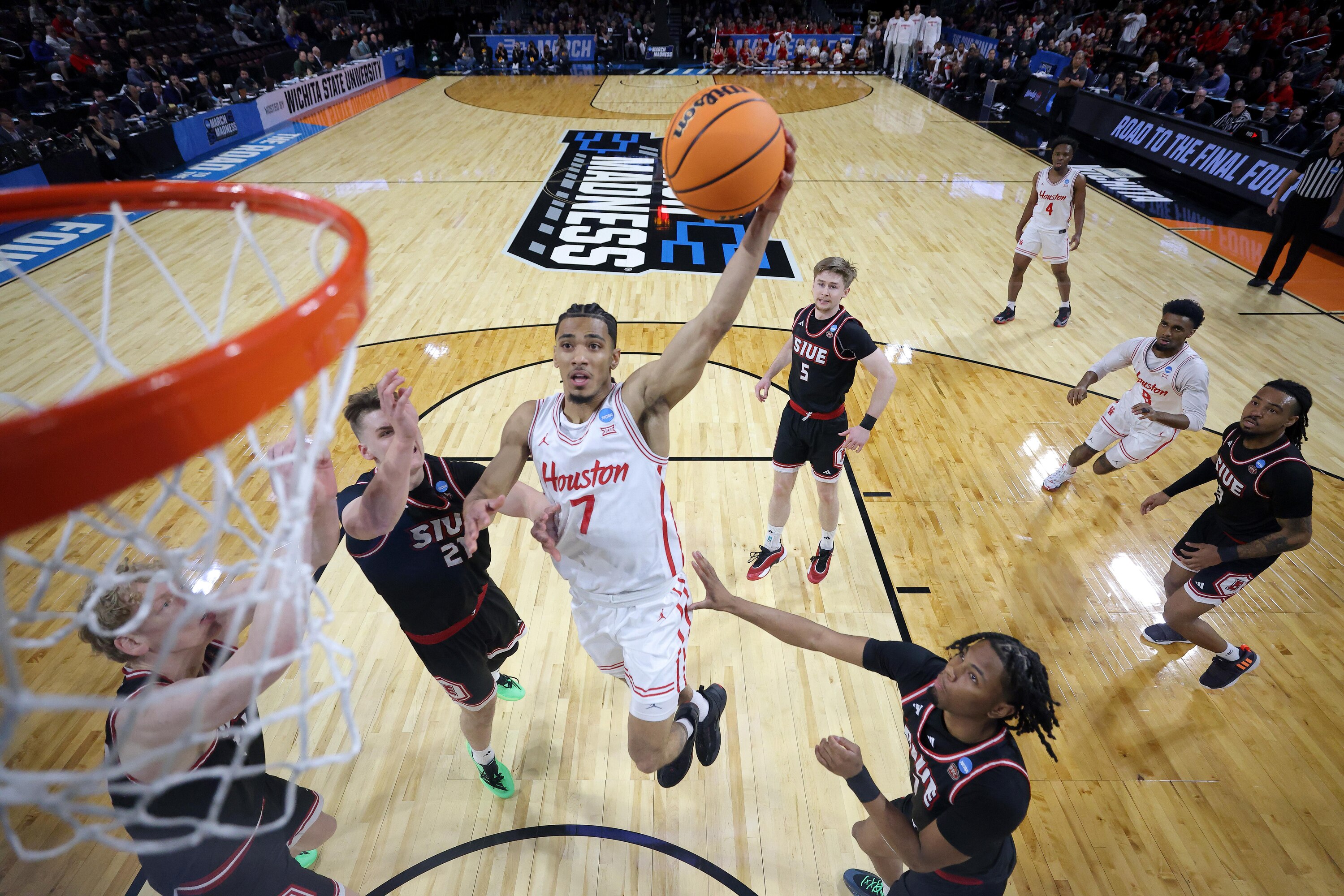 No. 1 Houston Beats SIU Edwardsville, Impresses CBB Fans with March ...