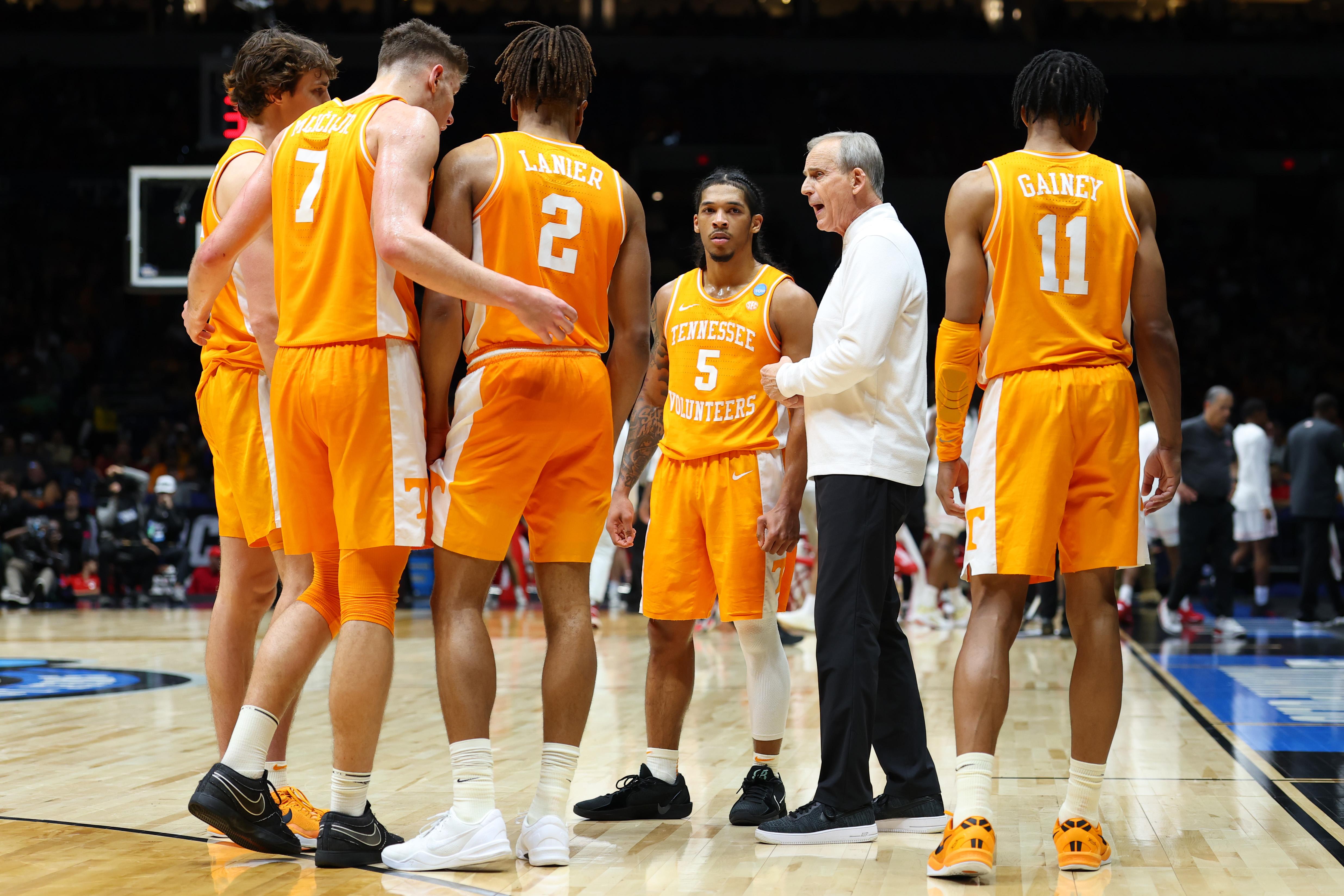 AP College Basketball Poll 2025: Latest Rankings After March Madness ...