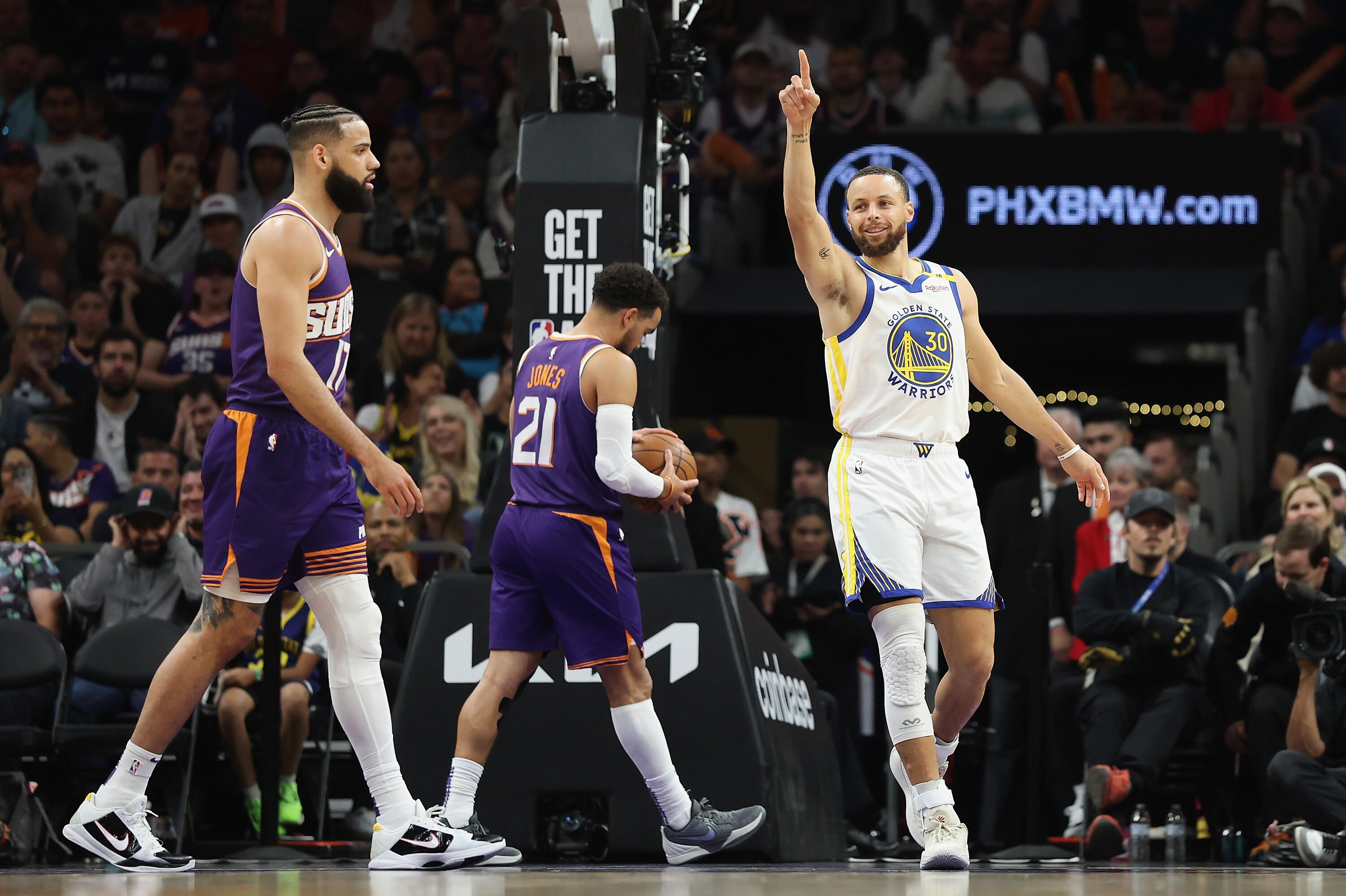 Stephen Curry, Warriors Wow Fans with Rout vs. Suns with Durant out amid Playoff Race