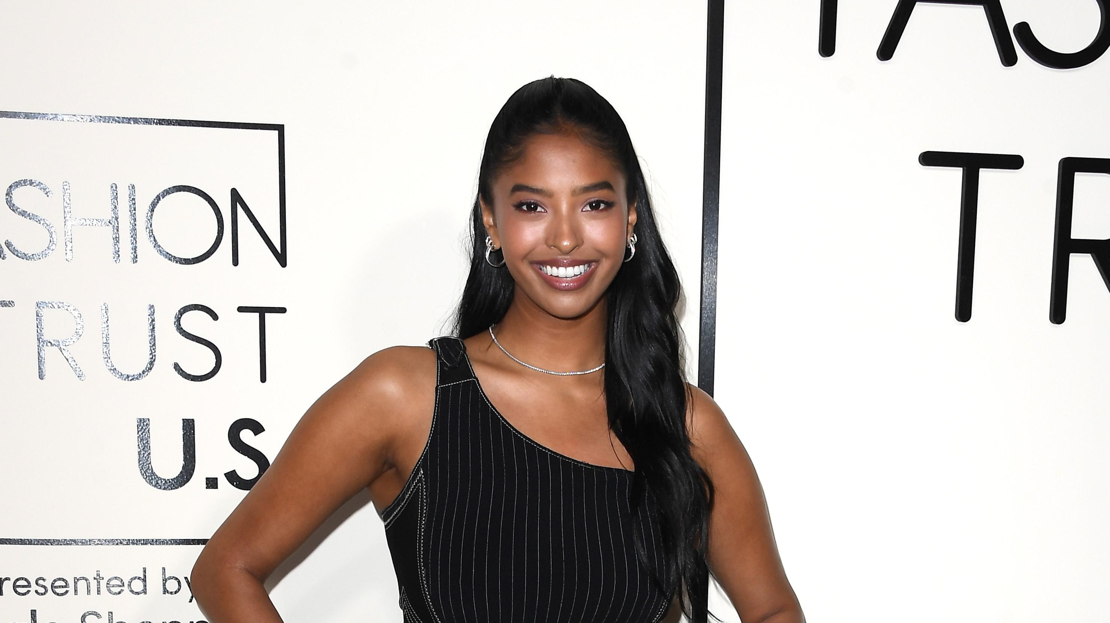 Natalia Bryant Honors Kobe with 'Black Mamba' Logo on Stole at USC ...