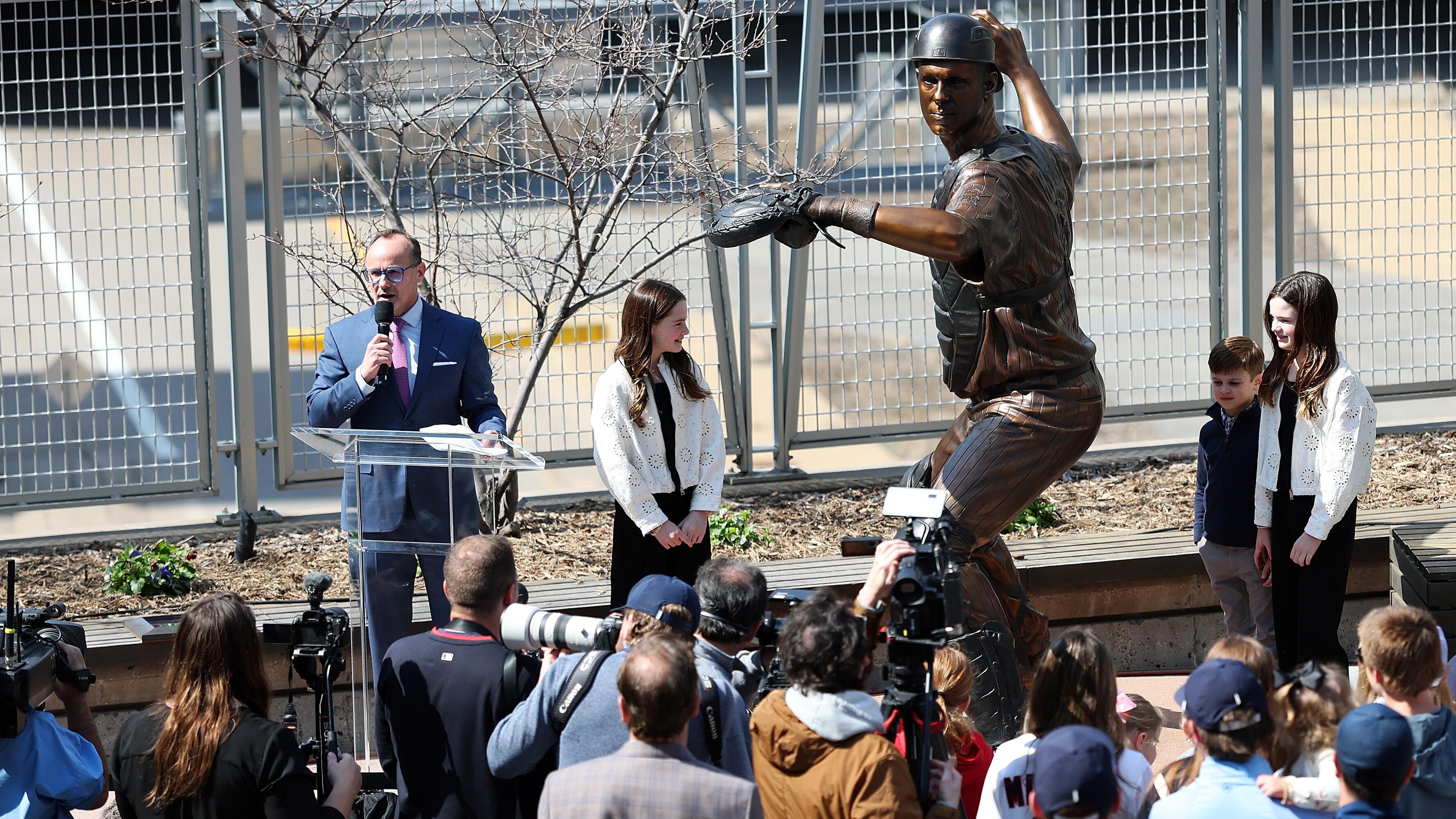 Joe Mauer Statue Revealed by Twins in Photos After Hall of Fame Induction