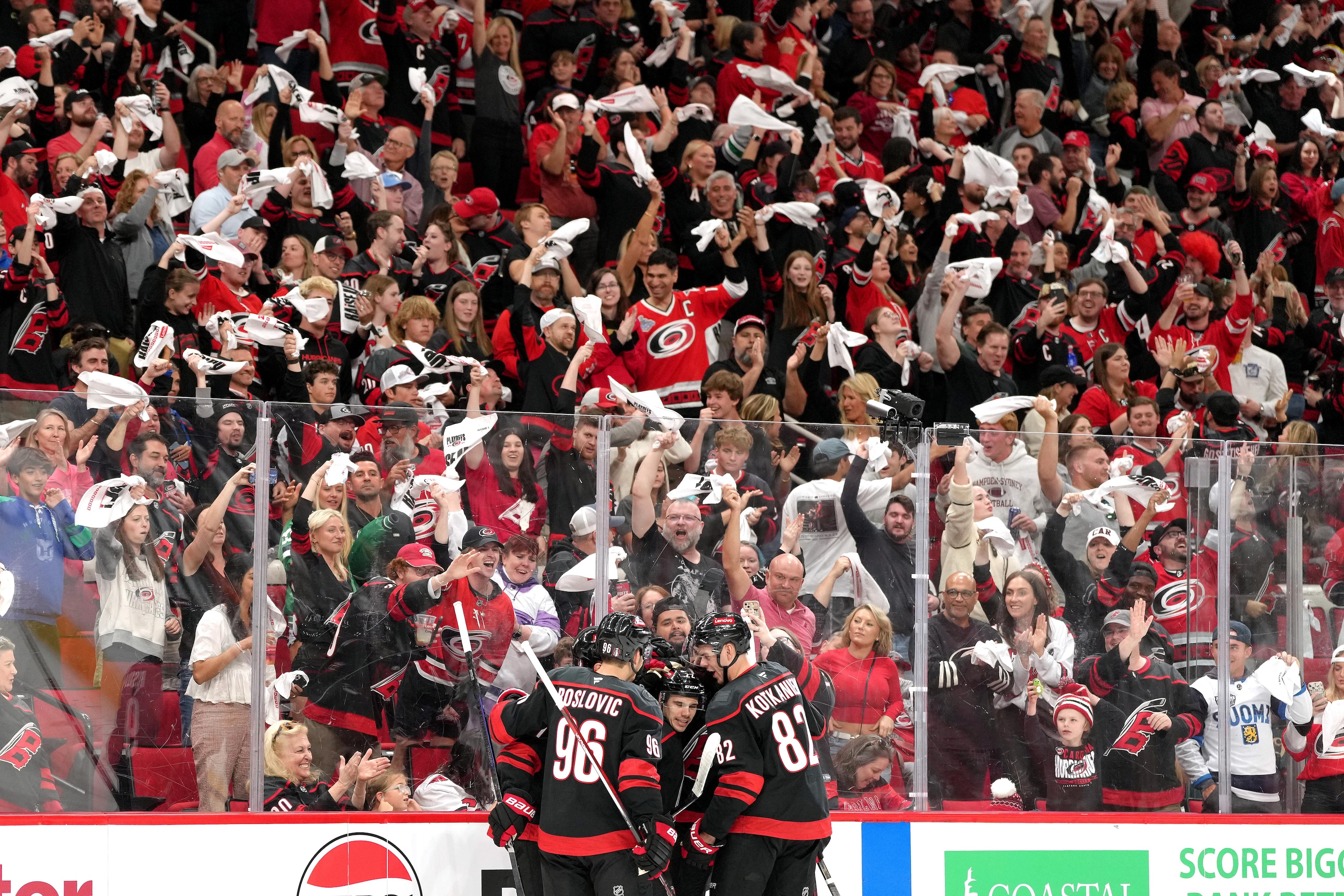 Updated 2025 NHL Playoff Bracket, Schedule and Top Highlights from April 20