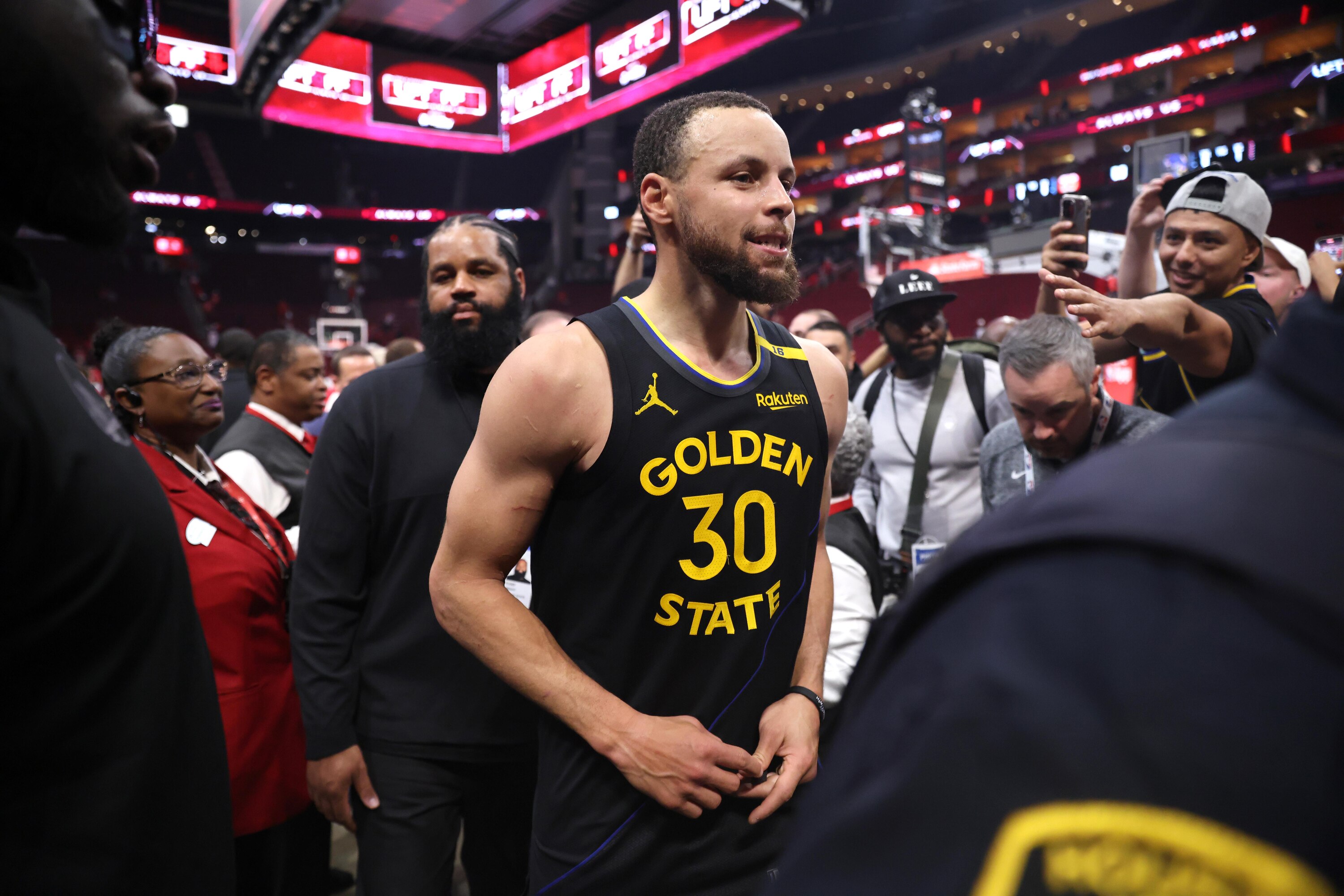 Steph Curry, Warriors Betting Underdogs in NBA Playoff Series for 1st ...