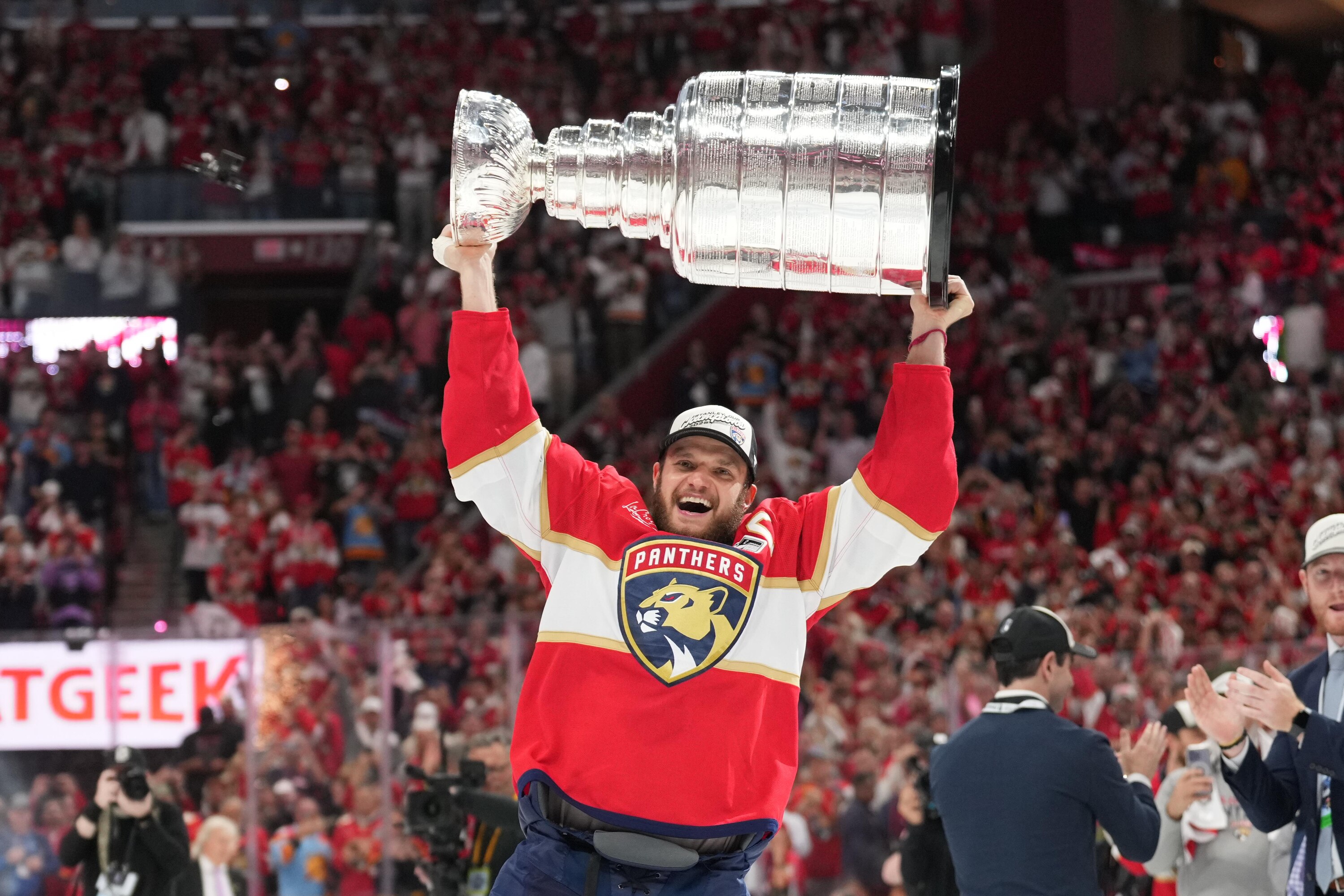 Panthers' Aleksander Barkov Had Hand Glued Shut After Stanley Cup ...