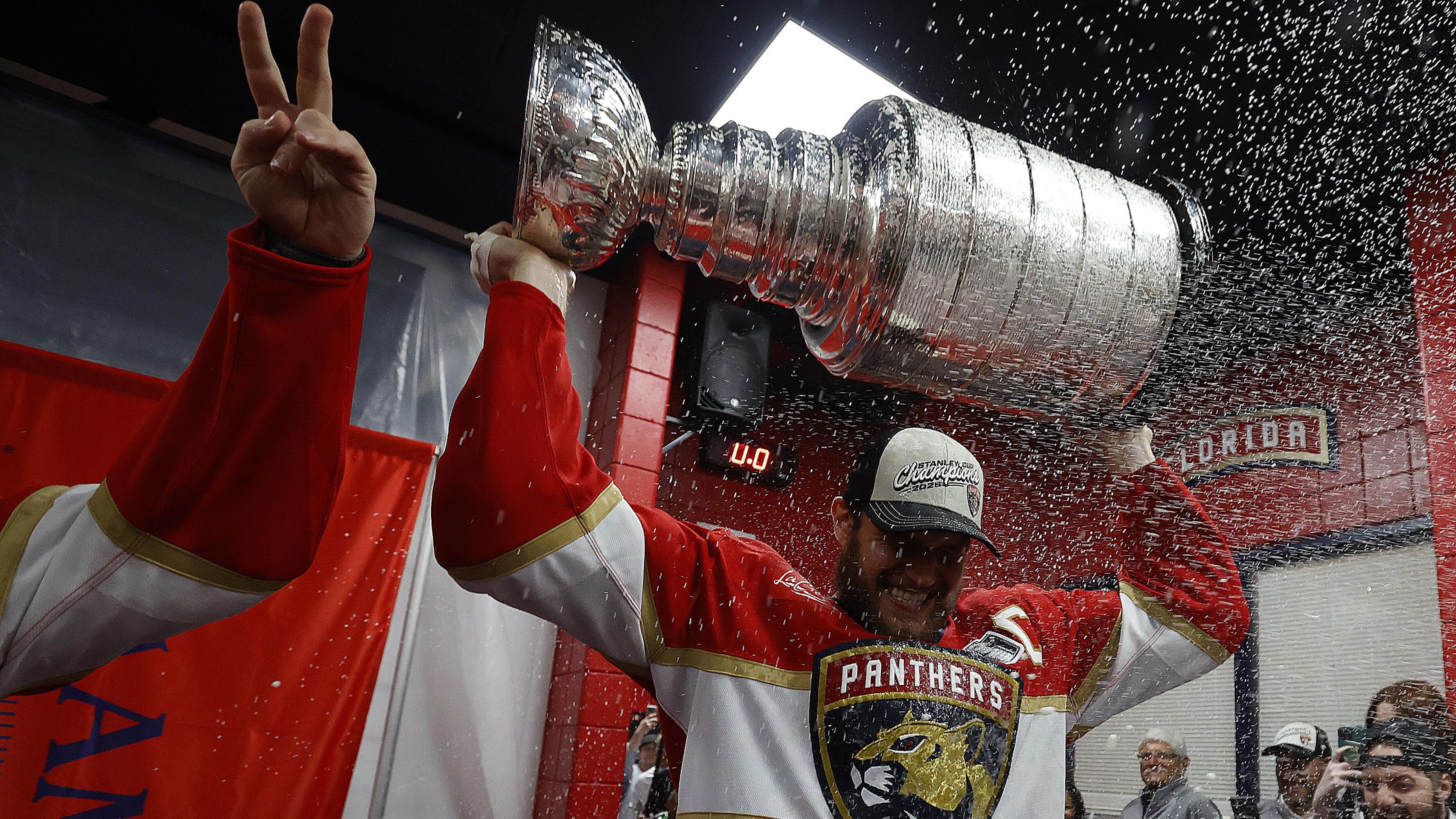Panthers' Aleksander Barkov Takes Stanley Cup to Neighbor's Houses at 5 ...