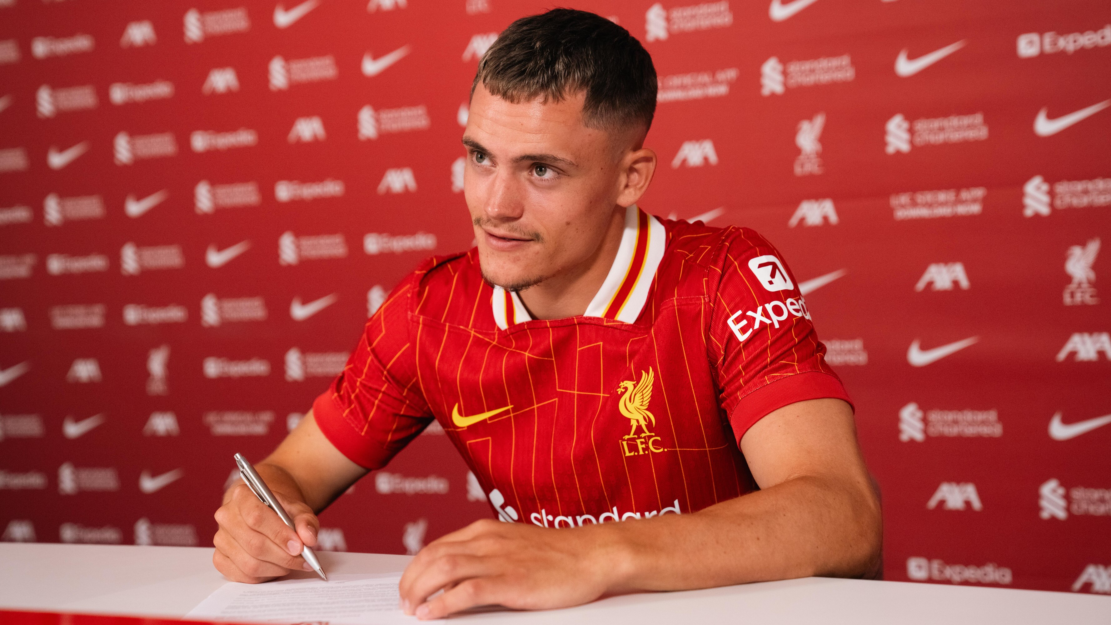 Grades for Every Premier League Team's 2025 Summer Transfer Window So Far