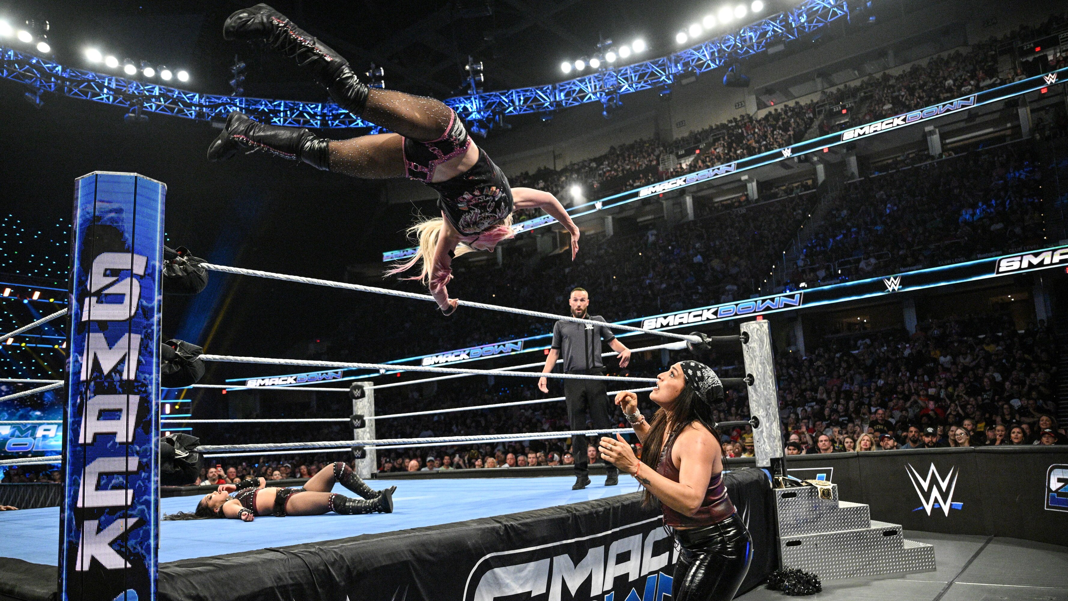 WWE SmackDown Reportedly to Stay on USA Network, Stream on Peacock ...