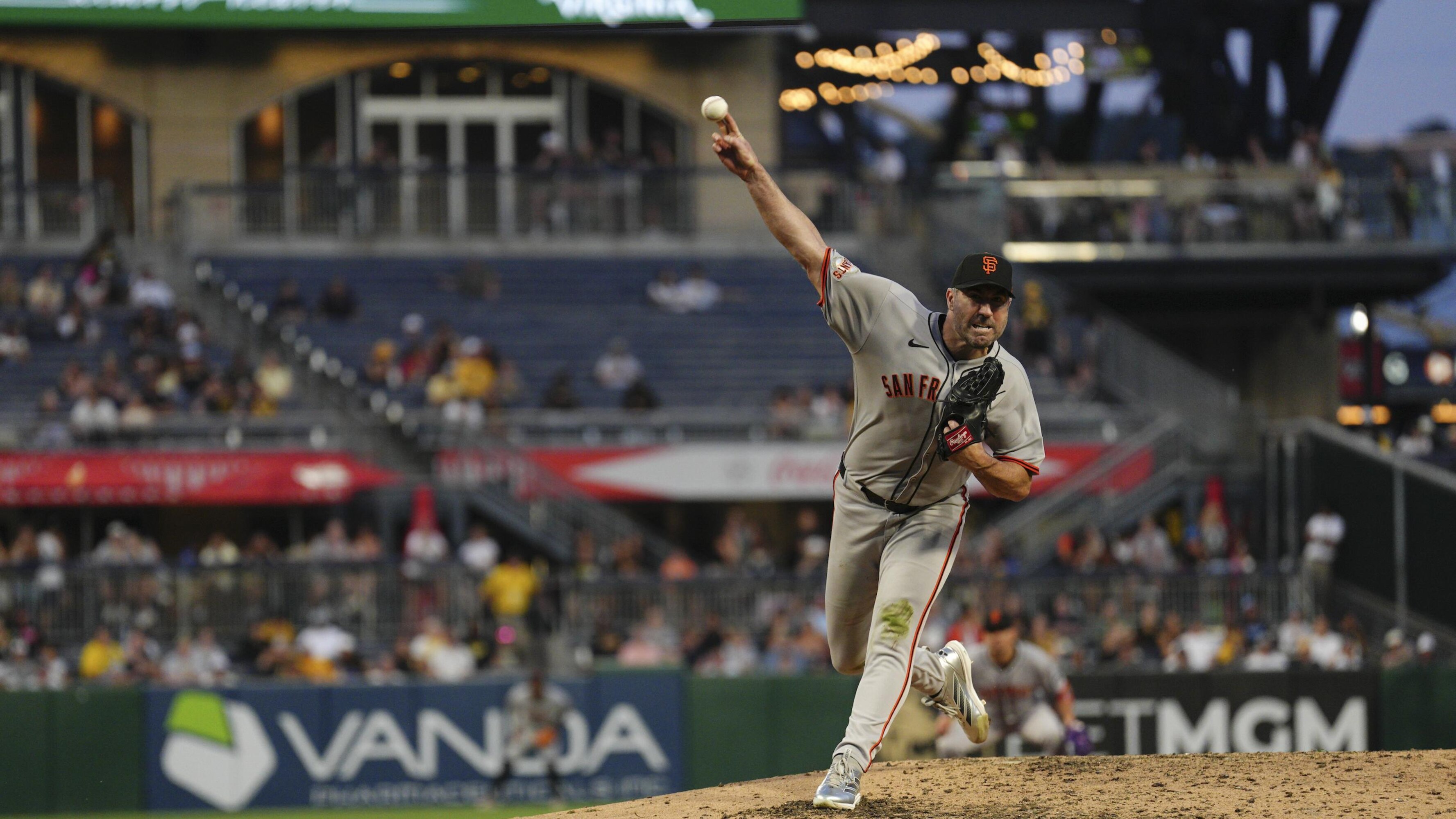 Giants' Justin Verlander Becomes 10th Pitcher in MLB History with 3,500 ...