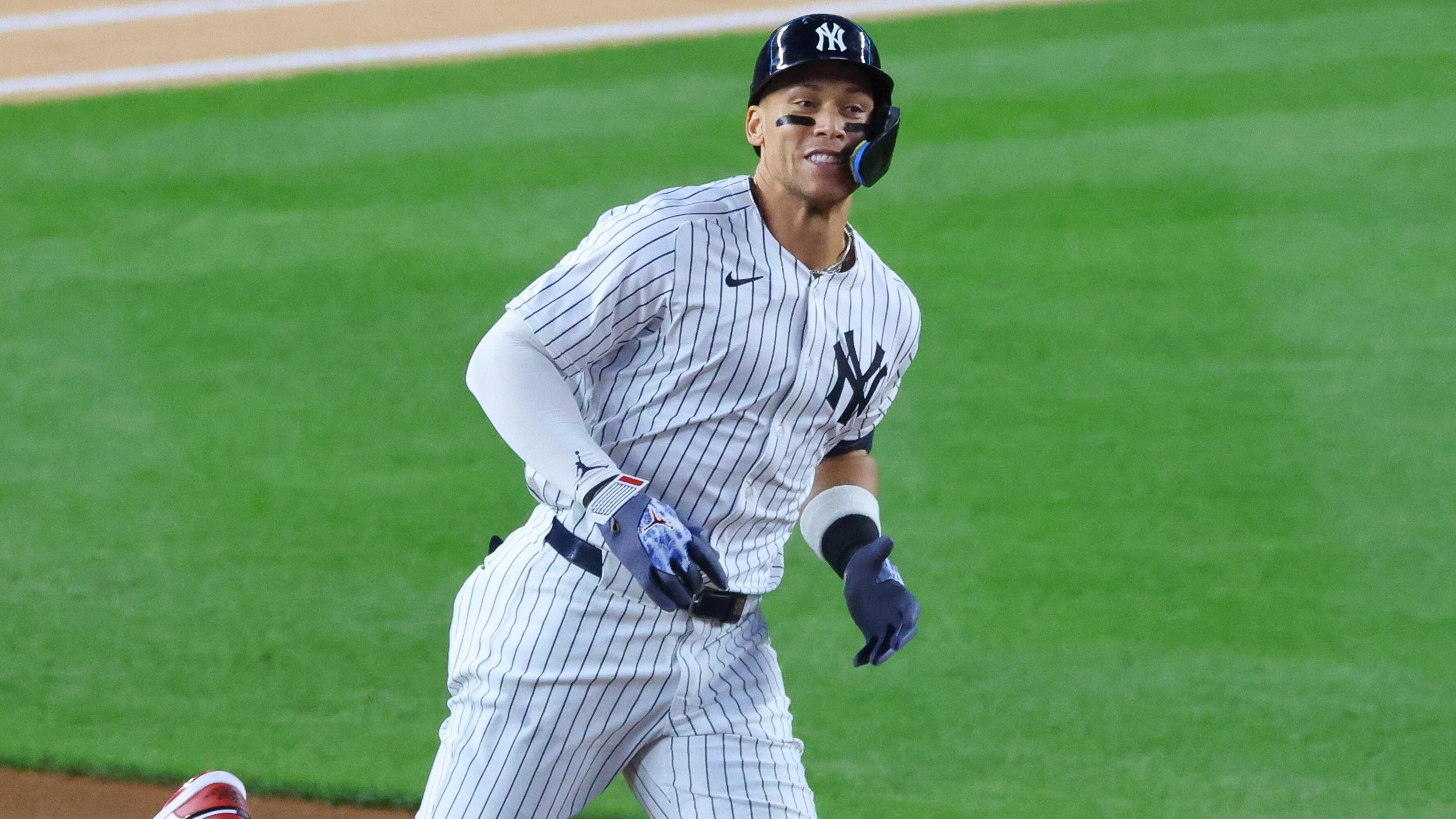 Aaron Judge Passes Joe DiMaggio on Yankees' Home Run List with HR vs. Red Sox on Video