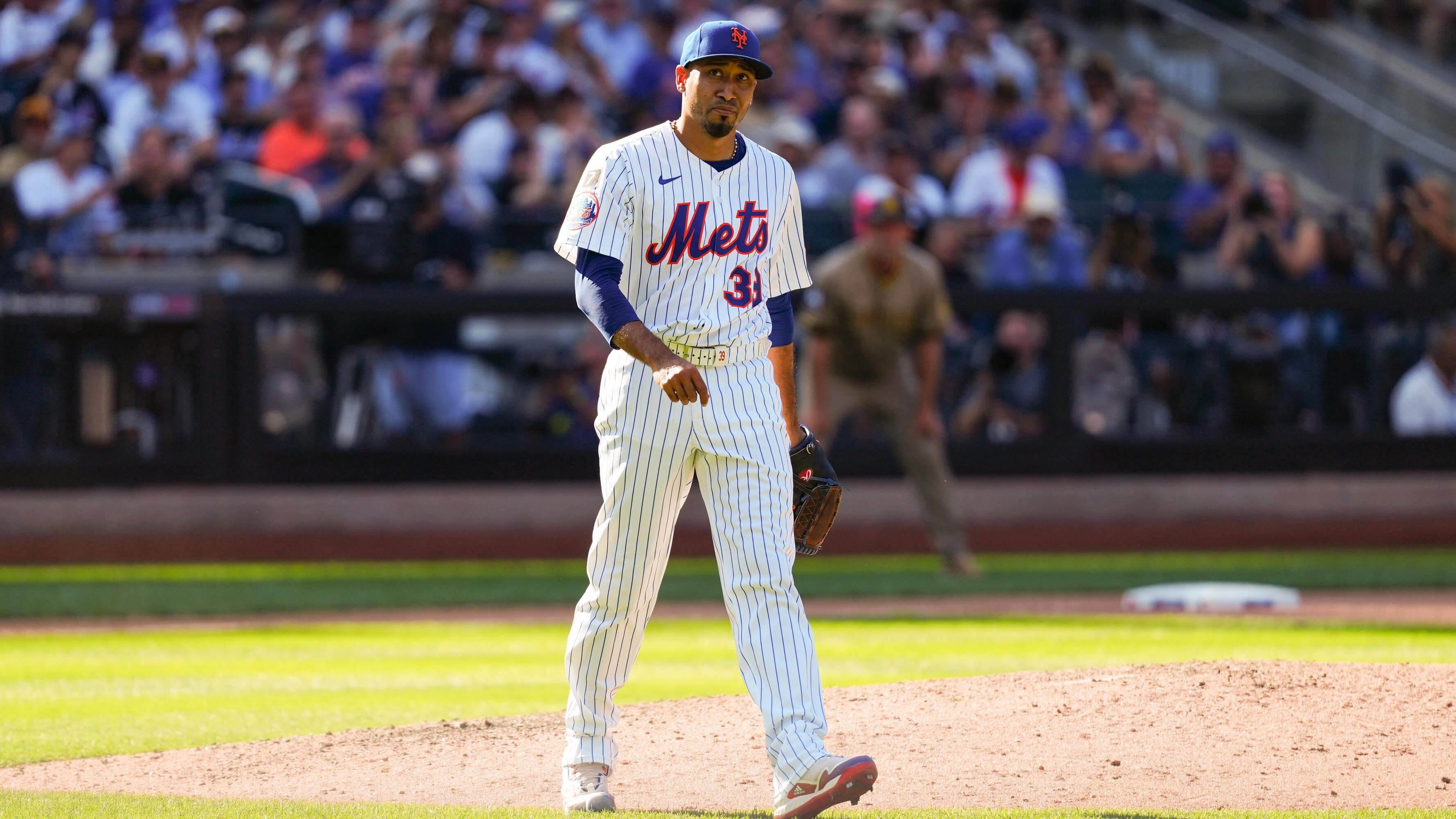 Dodgers Organist Celebrates Edwin Diaz Contract With Video Teasing ...