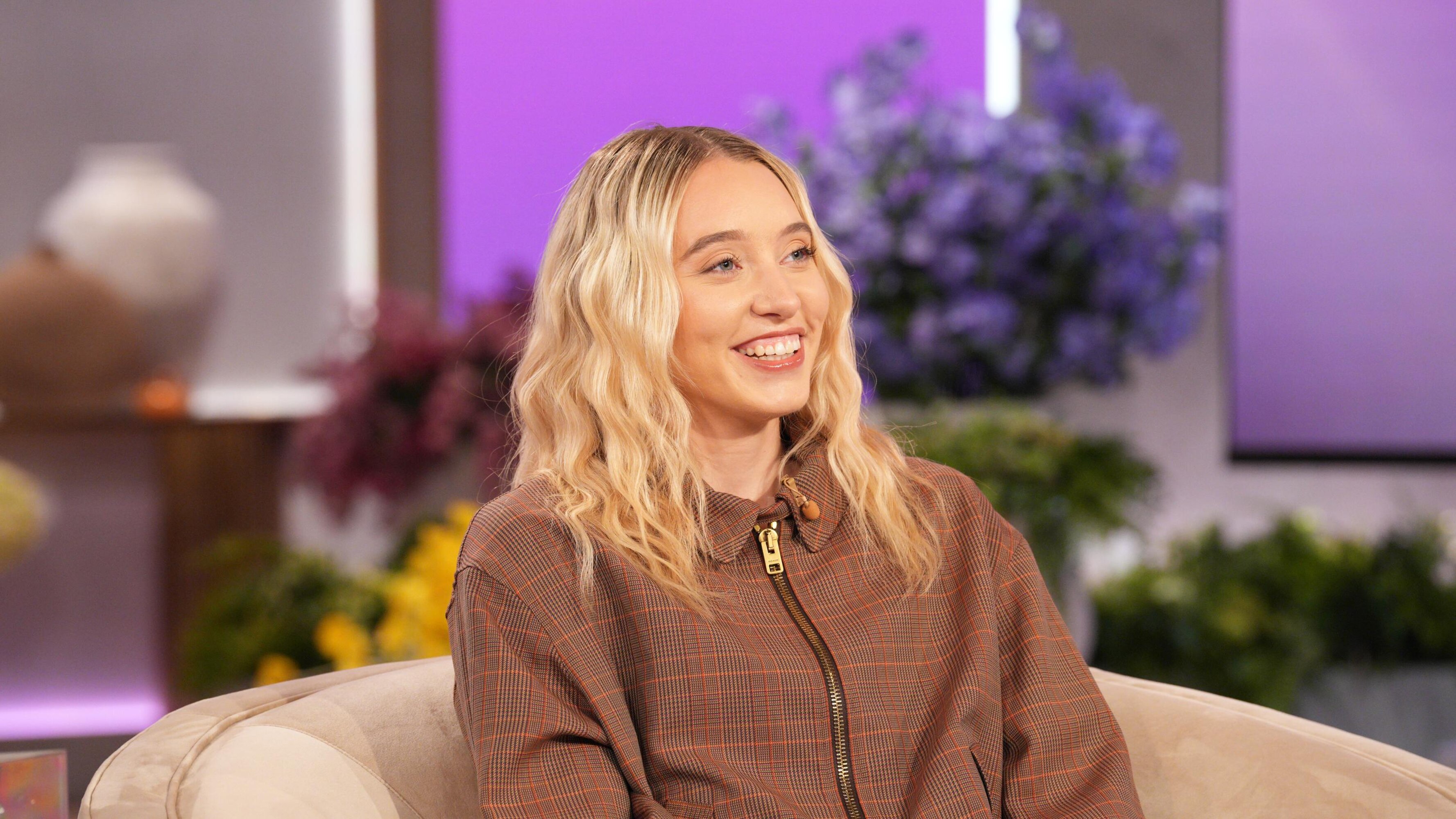 Paige Bueckers Meets Jayden Daniels, Shouts Out Cowboys on Video in Win vs. Commanders