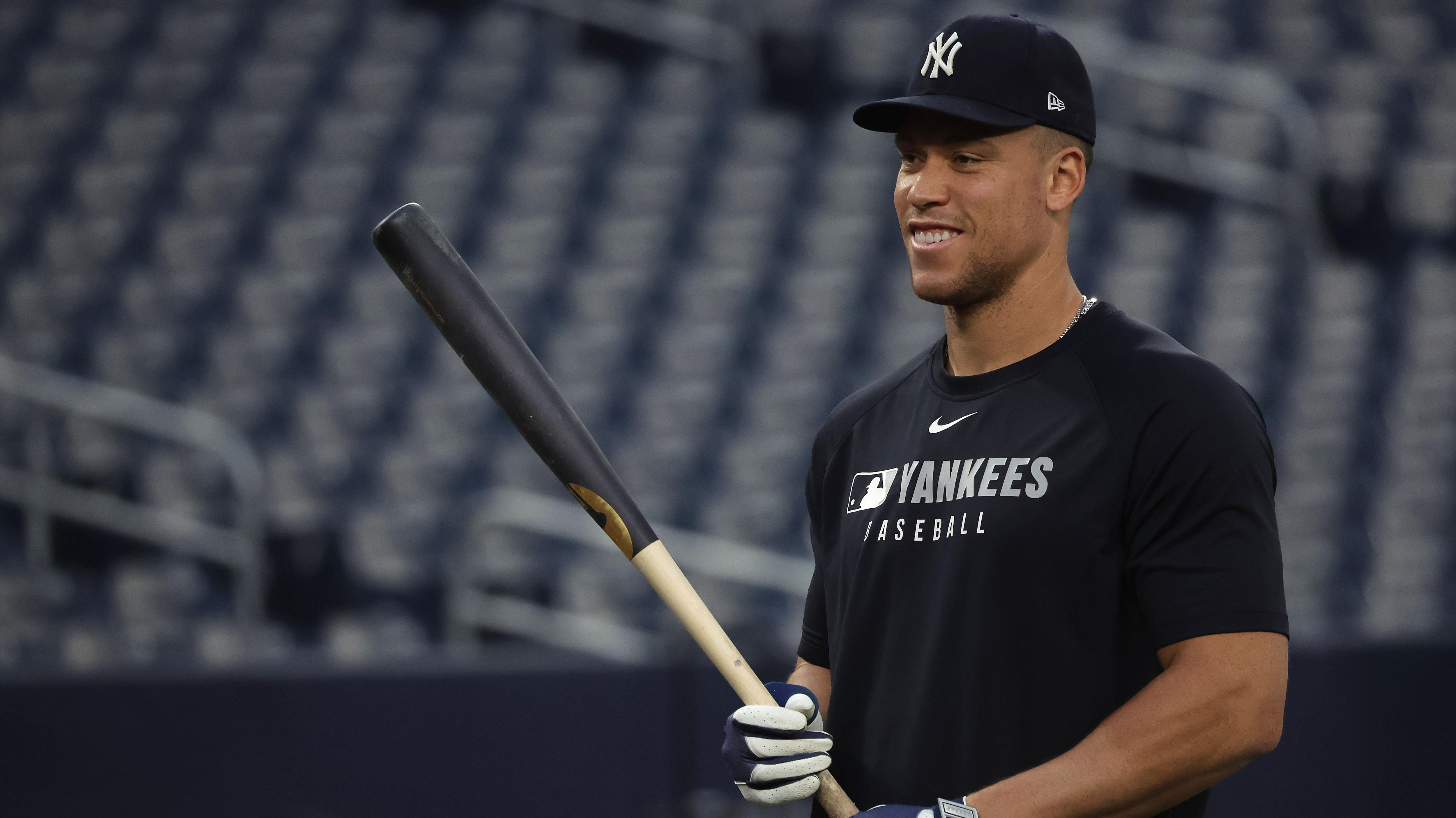 Aaron Judge's Dogs Gus and Penny Have Viral Video Moment as Yankees ...