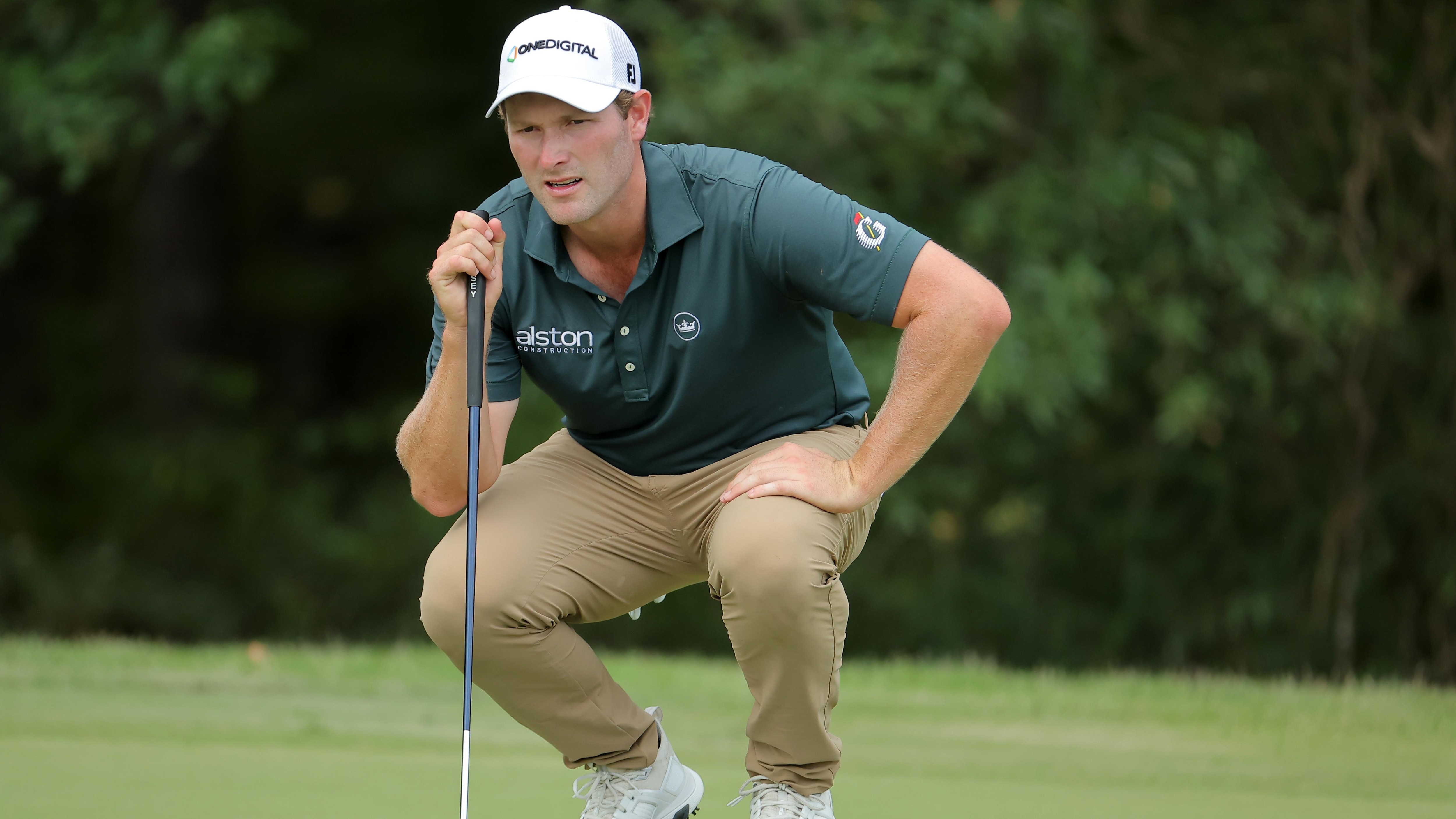 Vince Whaley Hits Shot While Standing in Lake With Alligator in Water ...
