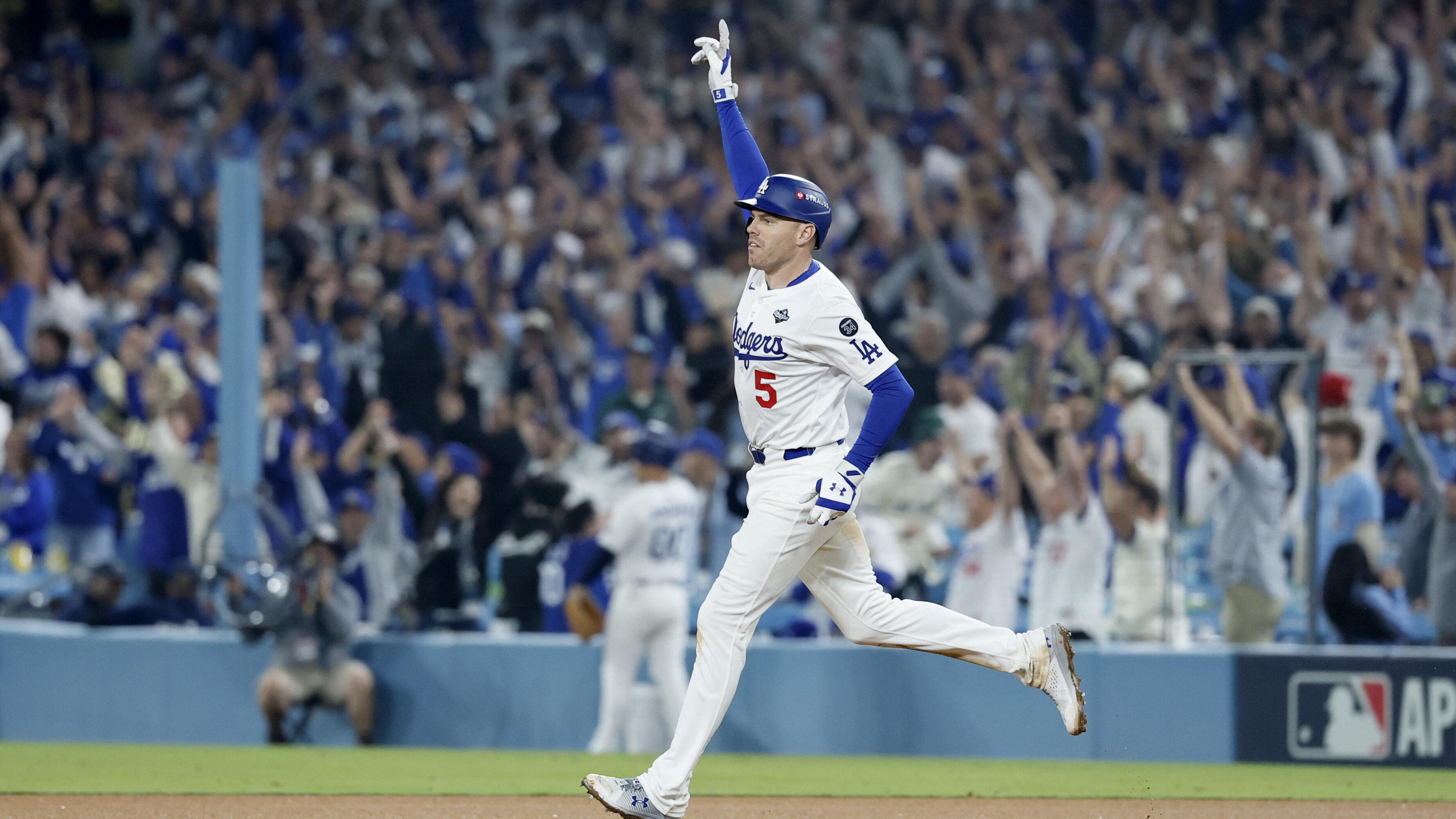 Freeman Wows Fans as Dodgers Win 18-Inning World Series G3 After Ohtani Makes History