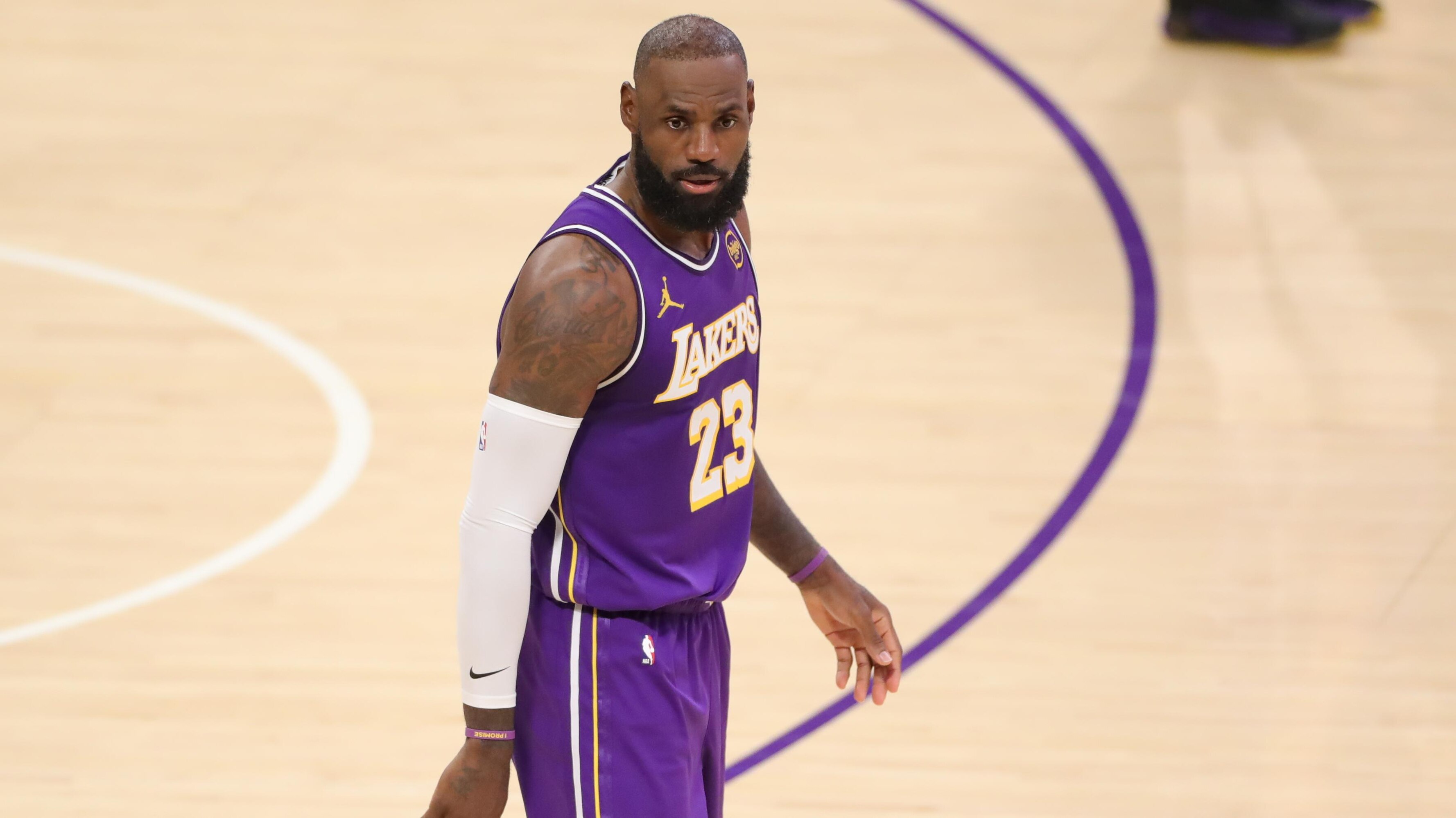 LeBron James Jokes About Foot Injury, 'It's Called Old... You Just Wake ...